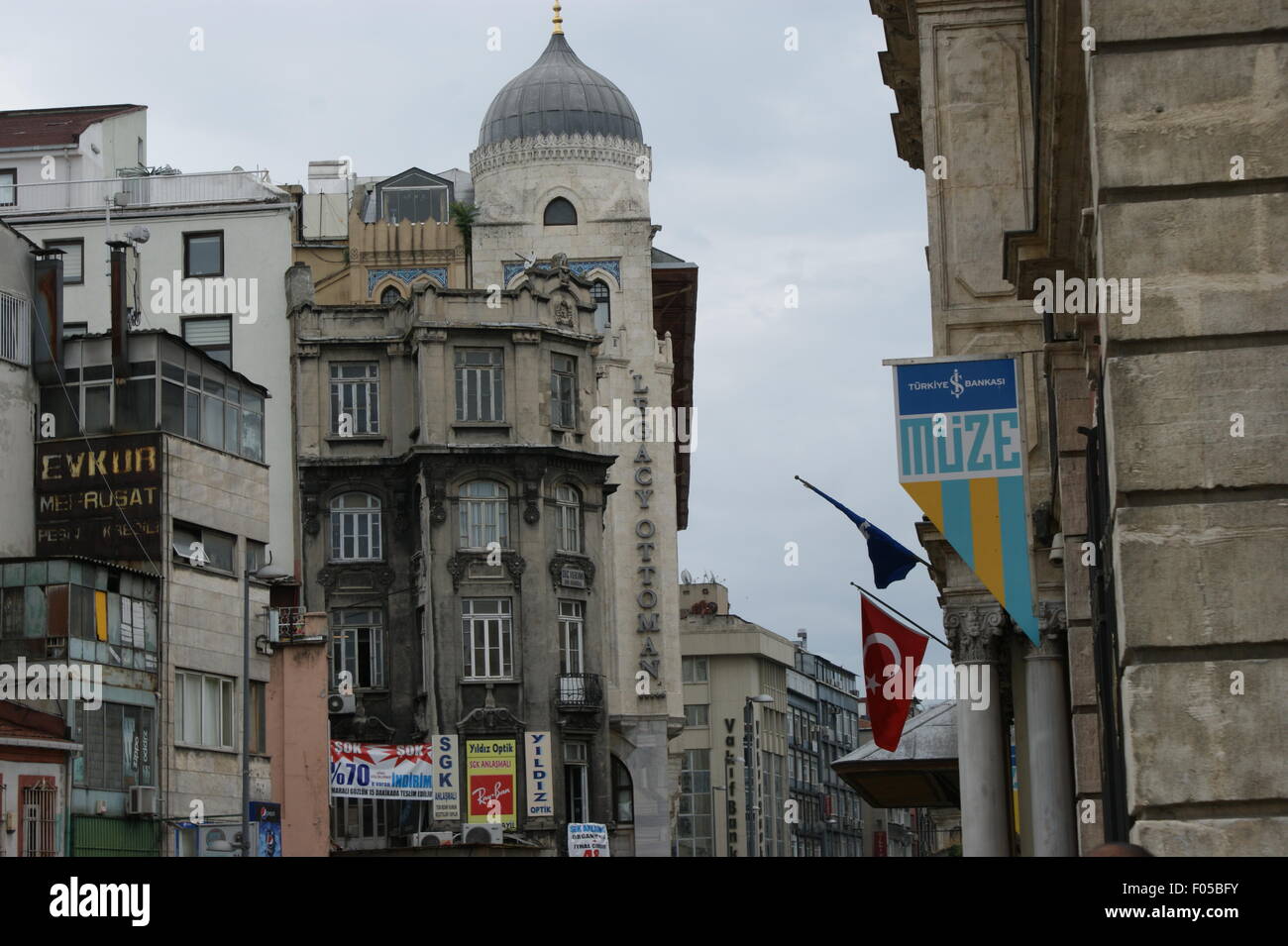 Istanbul streets hi-res stock photography and images - Alamy