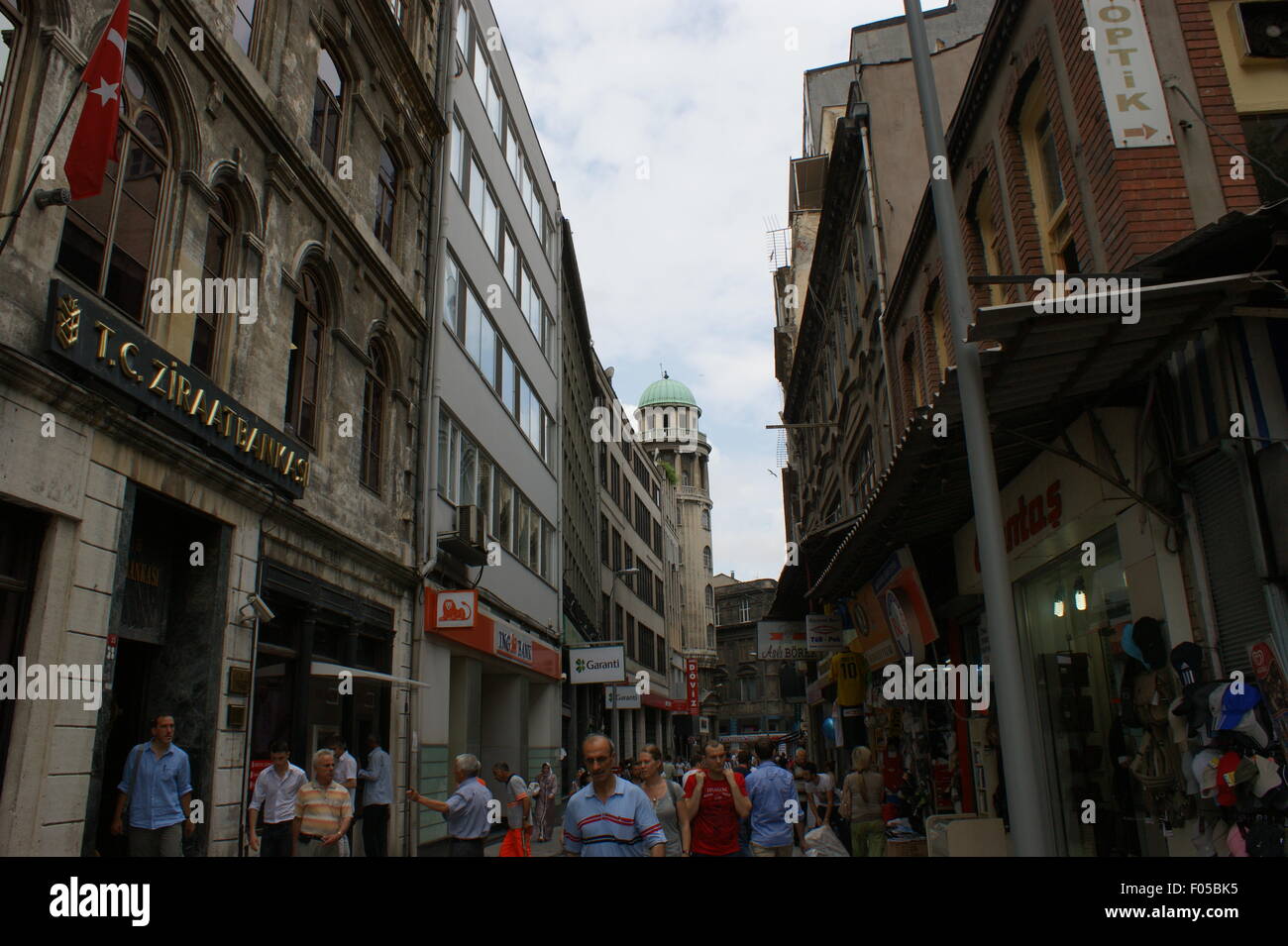Istanbul streets hi-res stock photography and images - Alamy