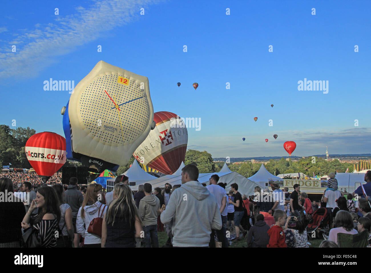 Hot air balloon festival at night hi-res stock photography and images ...