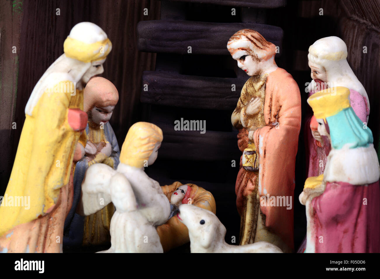 Nativity figurines hi-res stock photography and images - Alamy