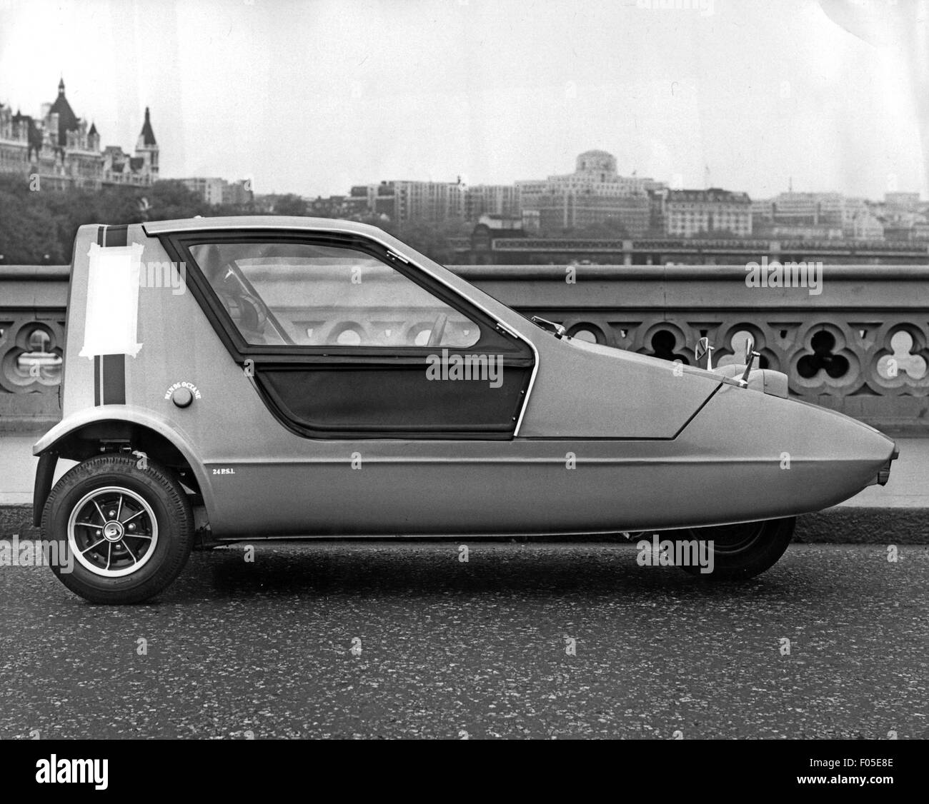 Bond minicar three wheeled small hi-res stock photography and images ...