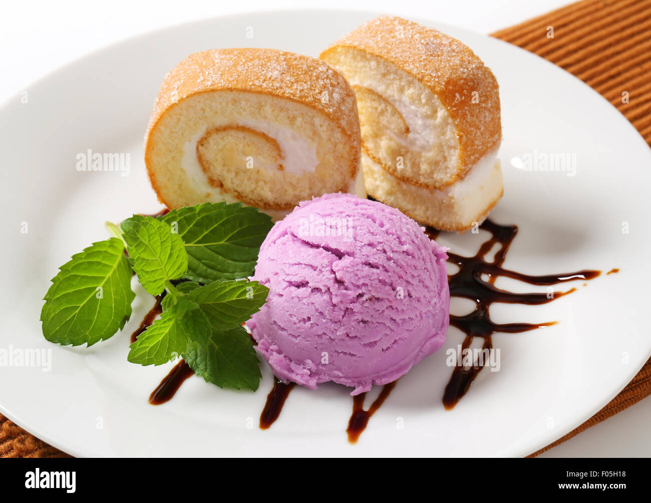 Violet sponge hi-res stock photography and images - Alamy