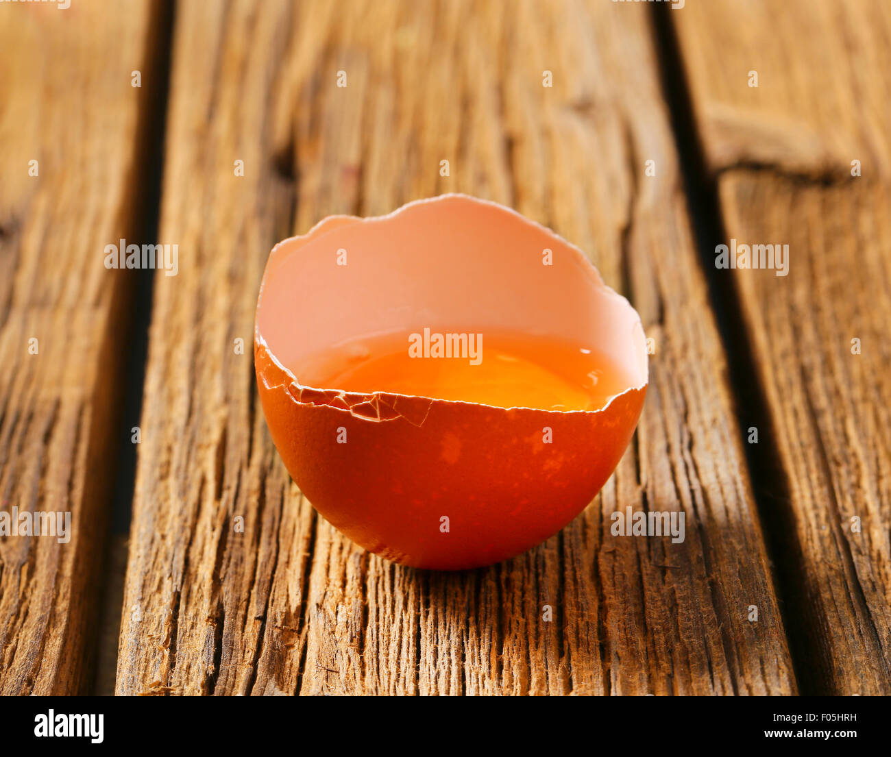 Yolk in the shell hi-res stock photography and images - Alamy