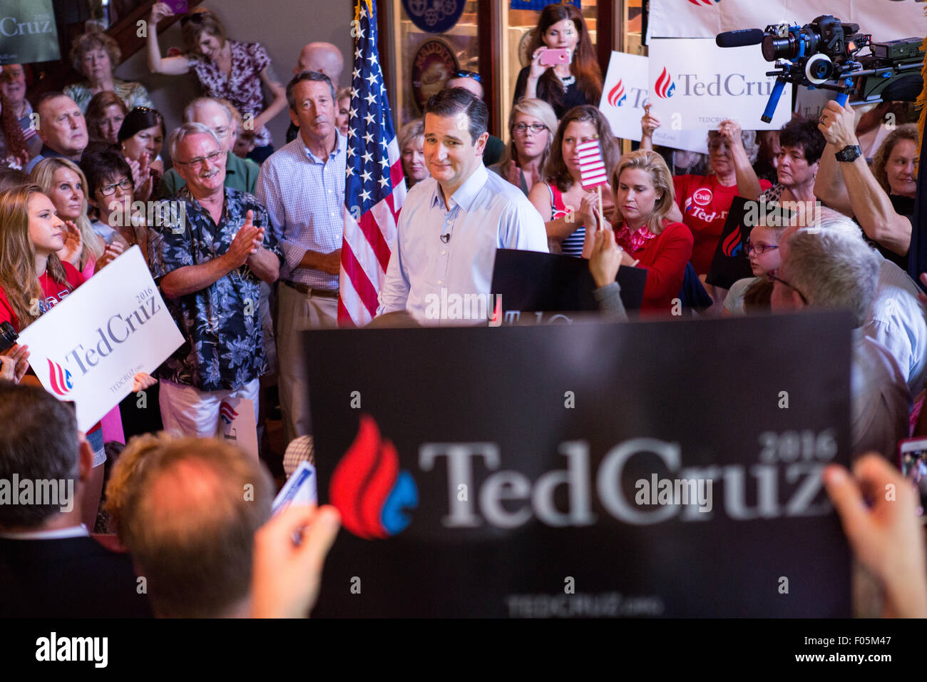 Campaign portrait crowd charleston sign hi-res stock photography and ...
