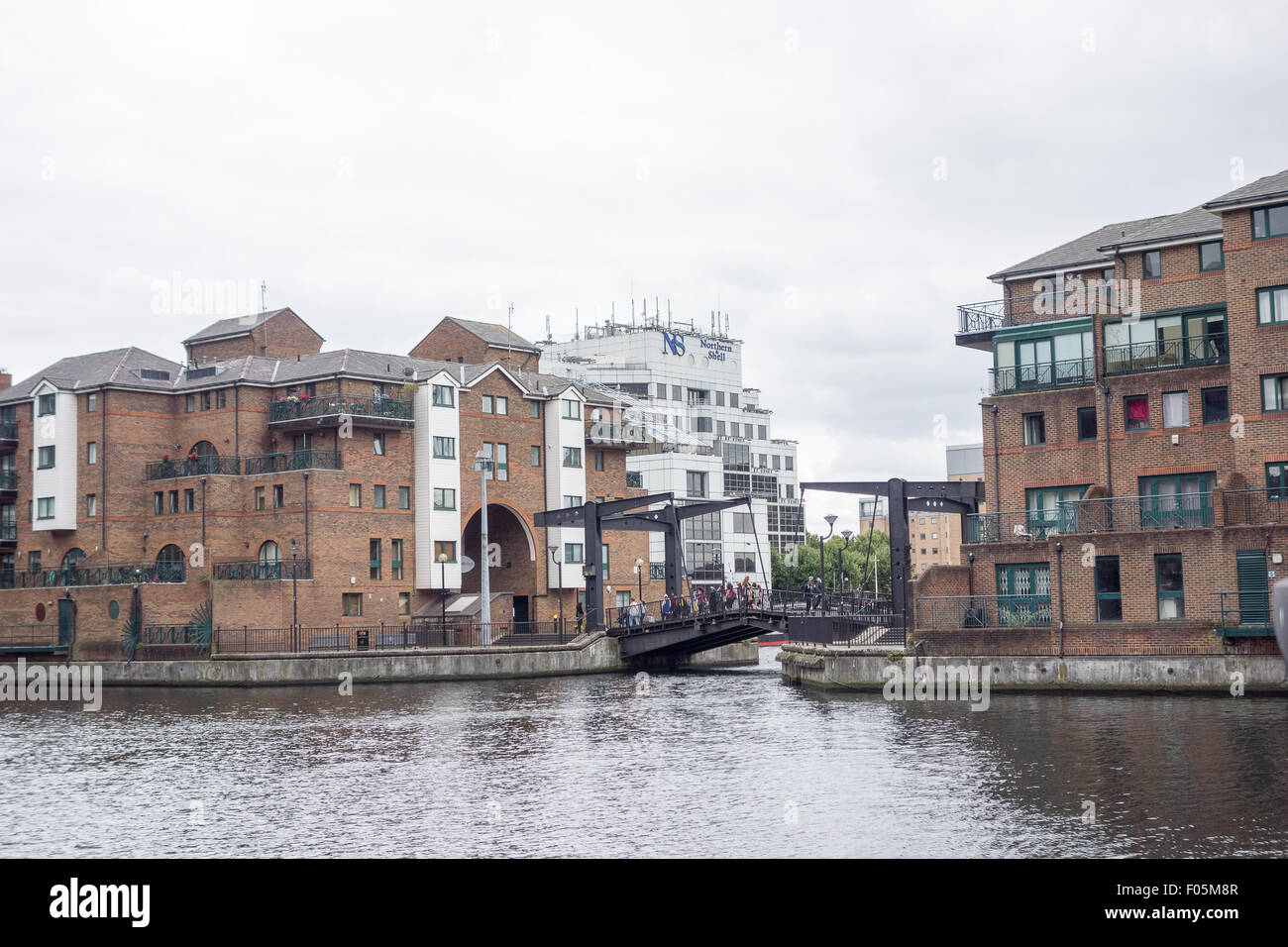 The Glengall Footbridge that connects Pepper Street across Millwall ...