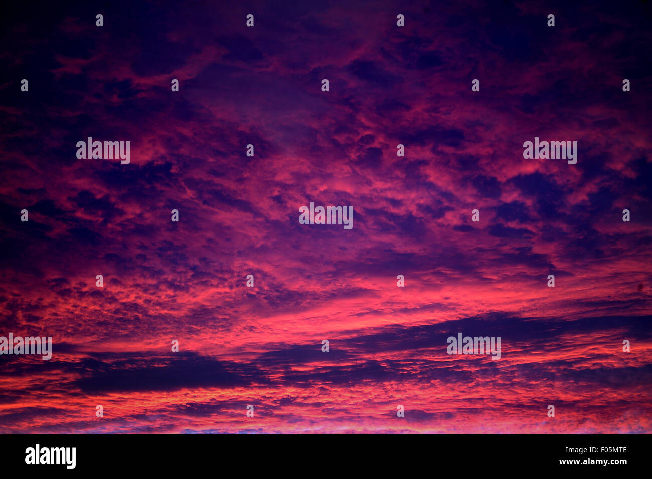 Red sunset sky hi-res stock photography and images - Alamy
