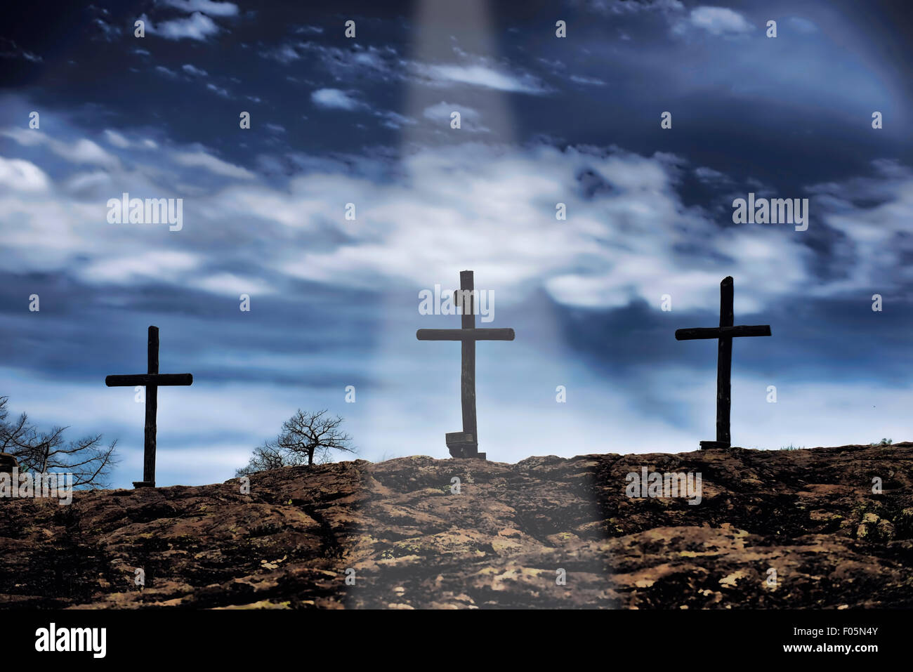 Old rugged cross hi-res stock photography and images - Alamy