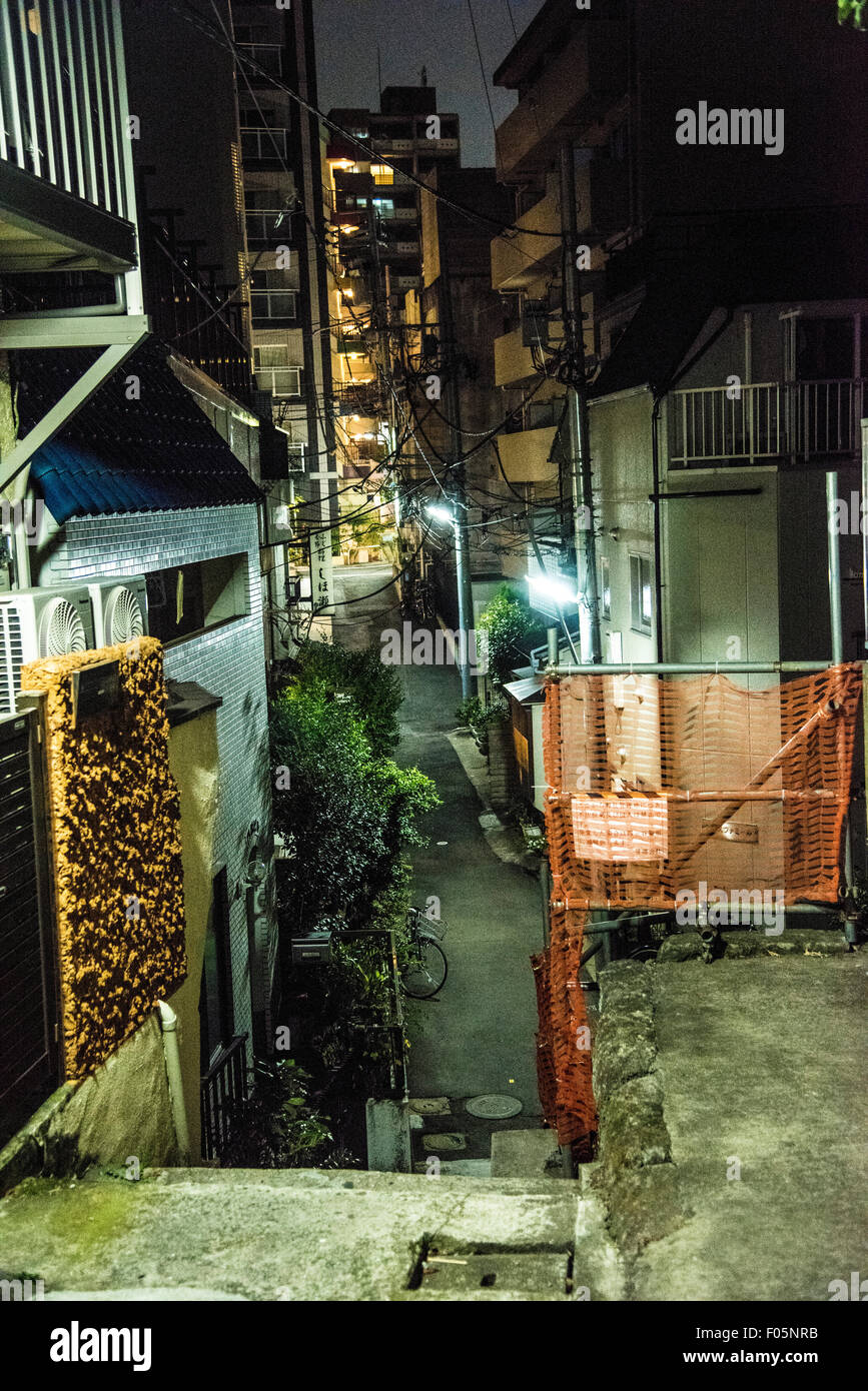 Shinjuku tokyo japan alley back hi-res stock photography and images - Alamy