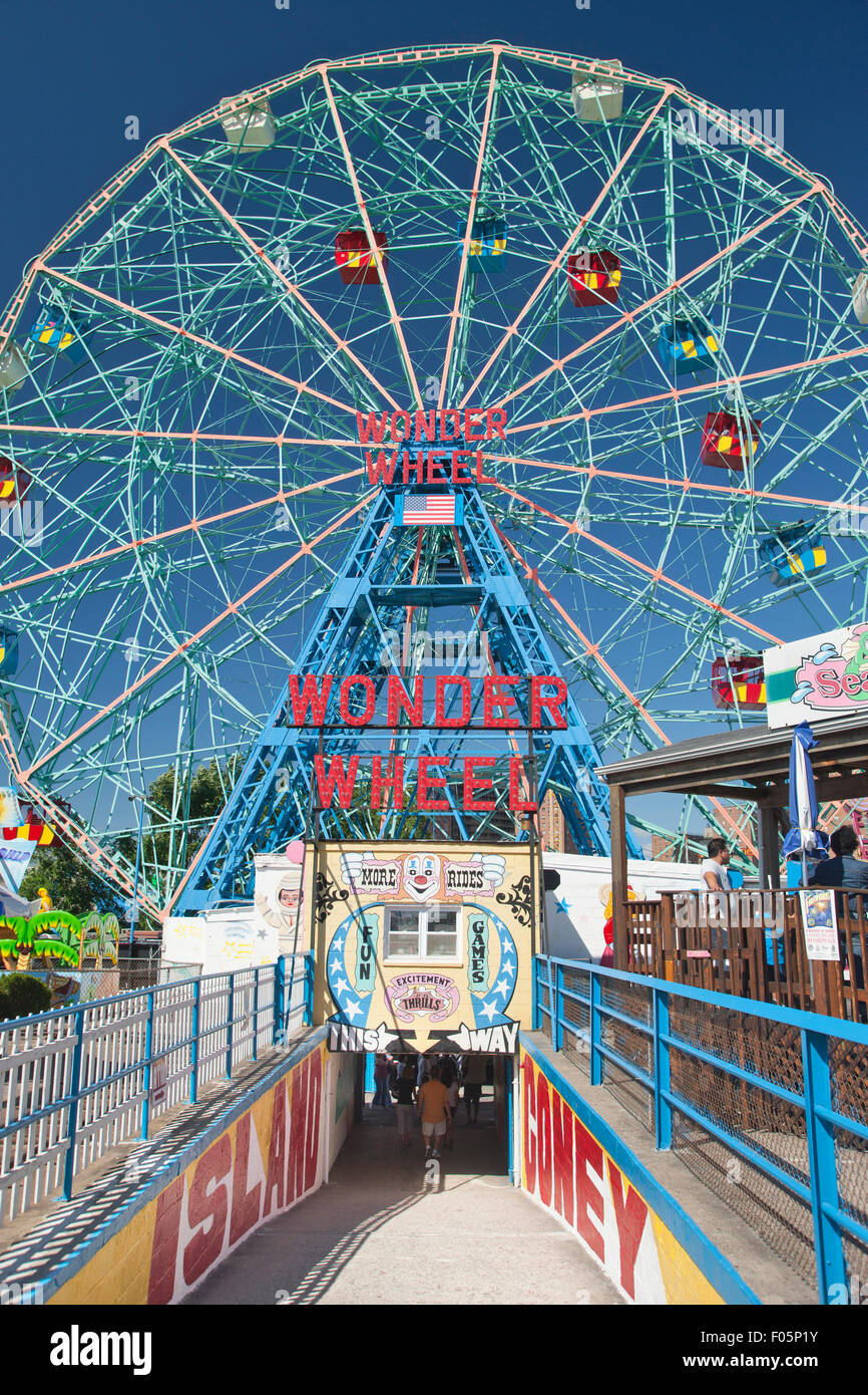 DENO’S WONDER WHEEL AMUSEMENT PARK CONEY ISLAND NEW YORK CITY USA Stock ...