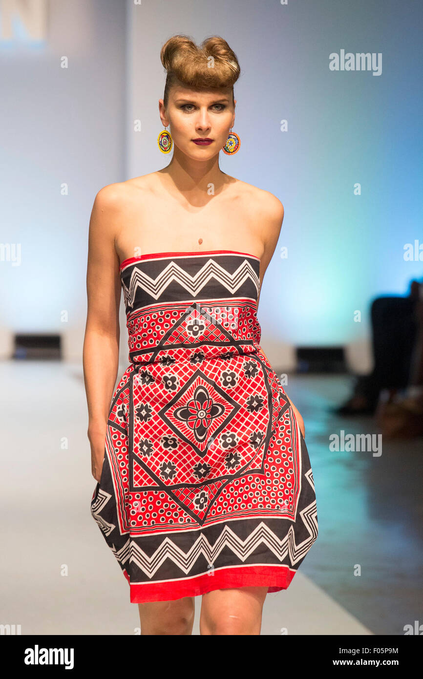 African models runway hi-res stock photography and images - Alamy