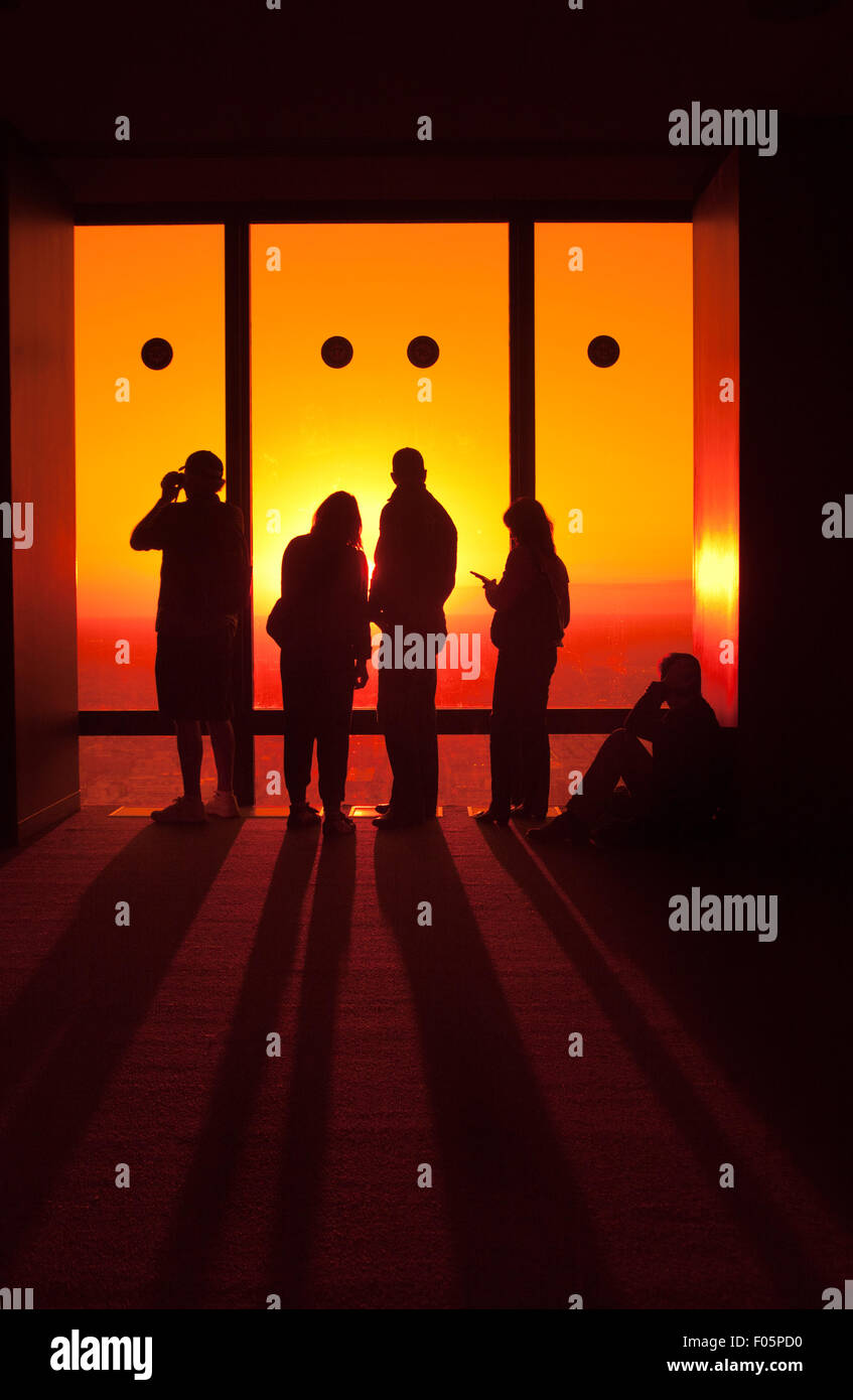 Tourists silhouettes hi-res stock photography and images - Alamy
