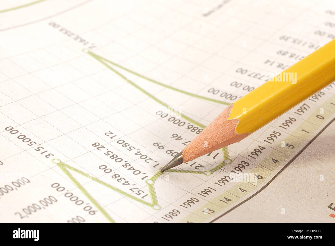 Business statistics graph hi-res stock photography and images - Alamy
