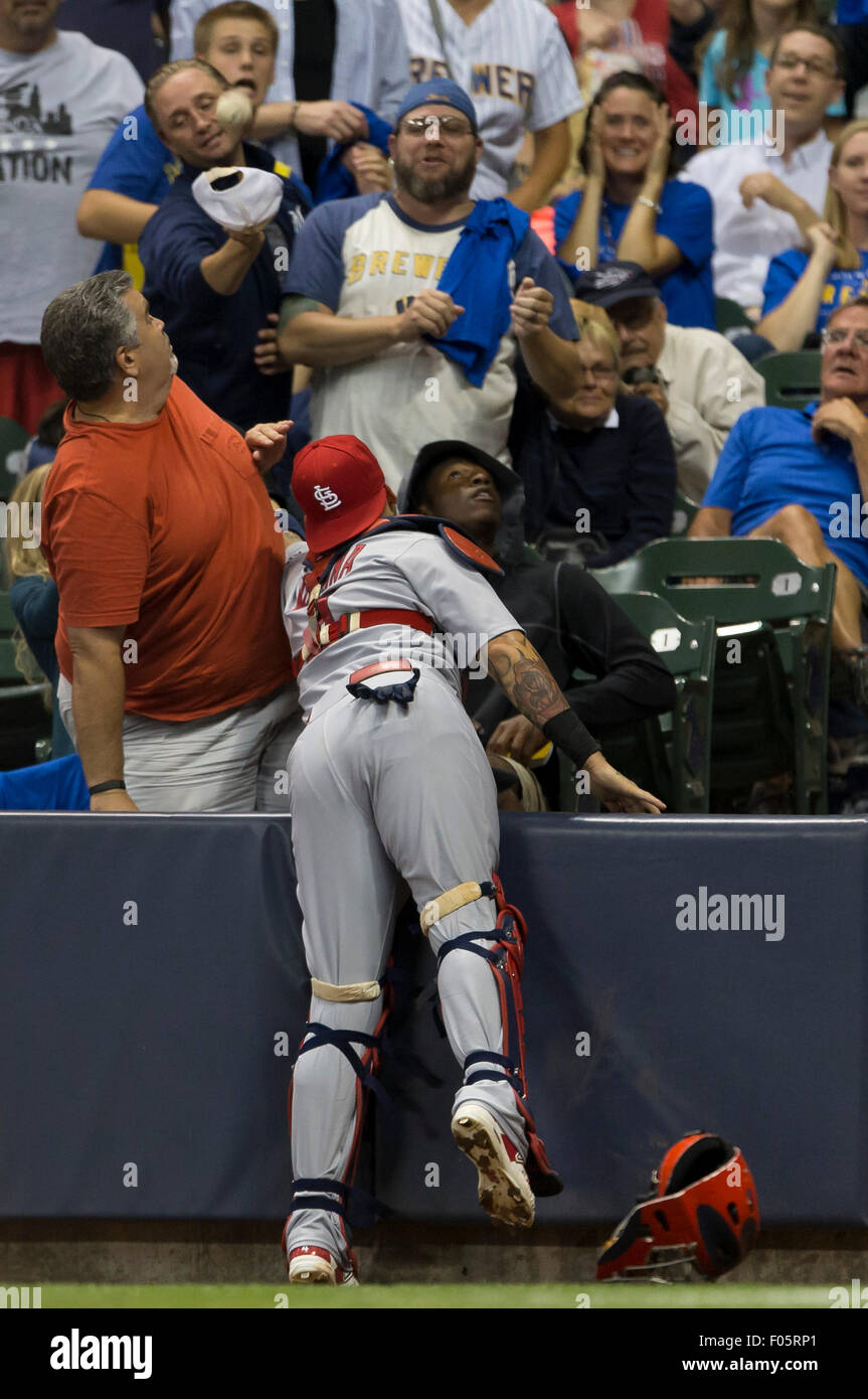 Baseball crowd catch hi-res stock photography and images - Alamy