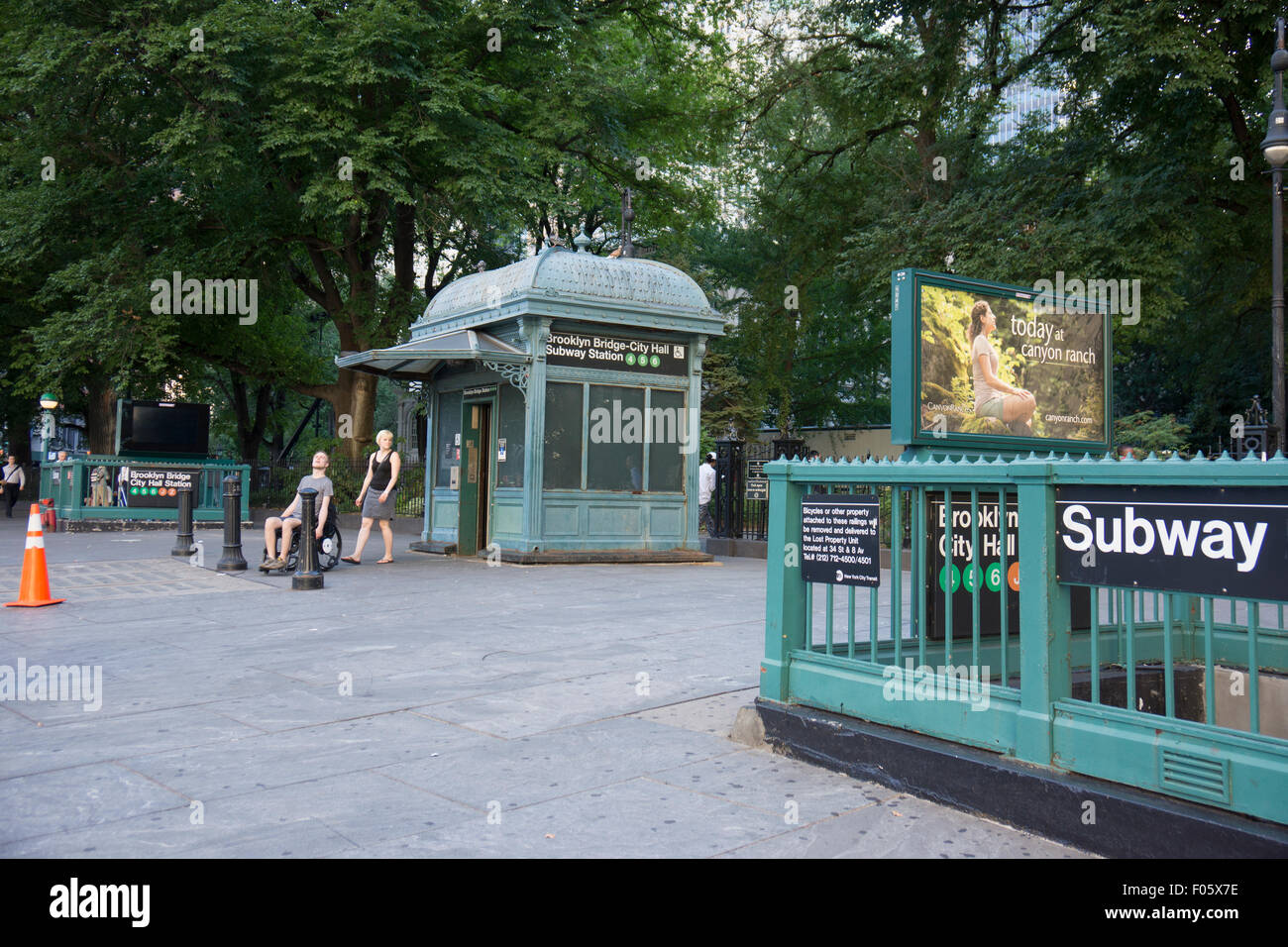 The entrance to the IRT Lexington subway line near City Hall in ...