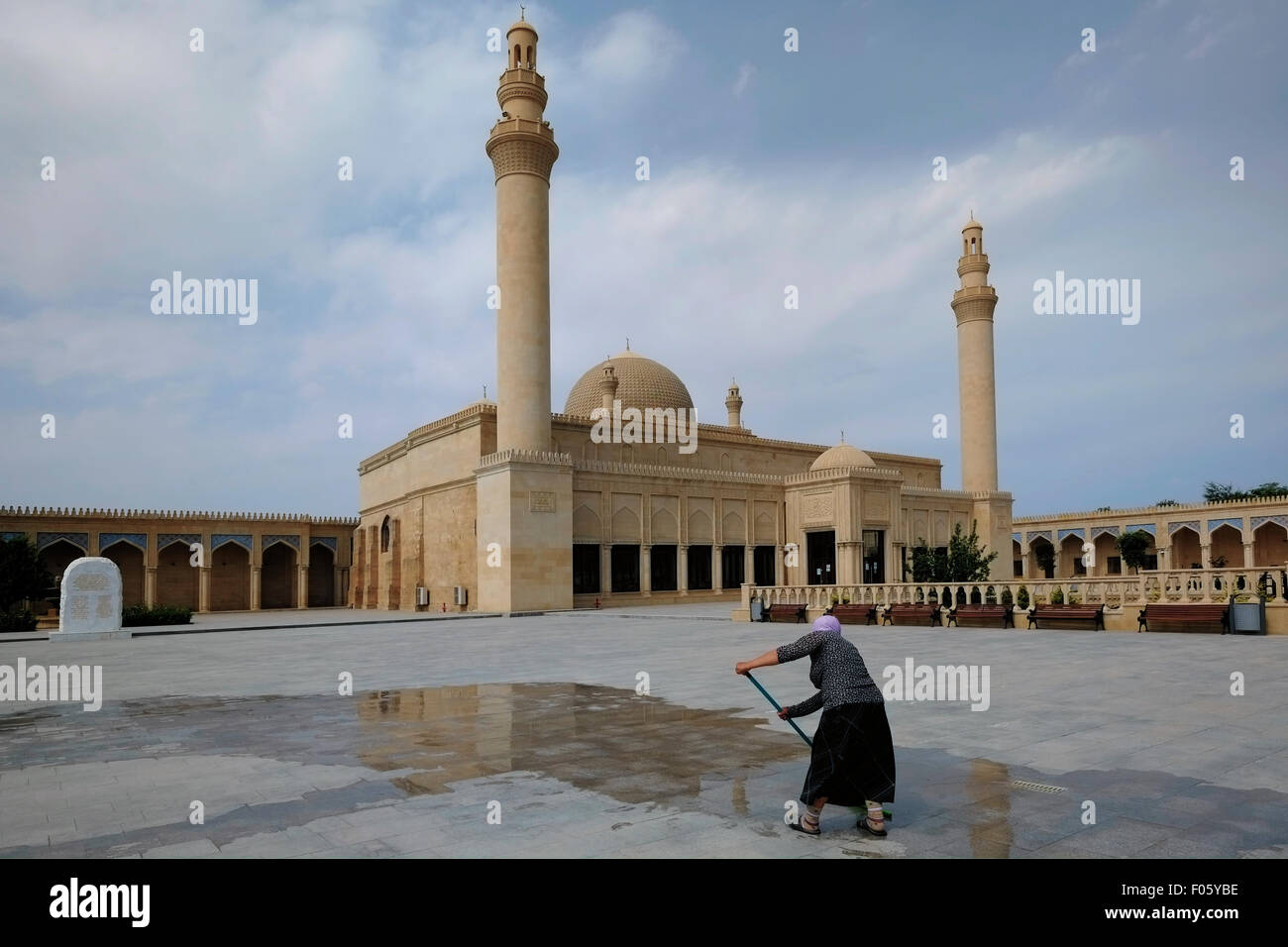 Mosque cleaning hi-res stock photography and images - Alamy