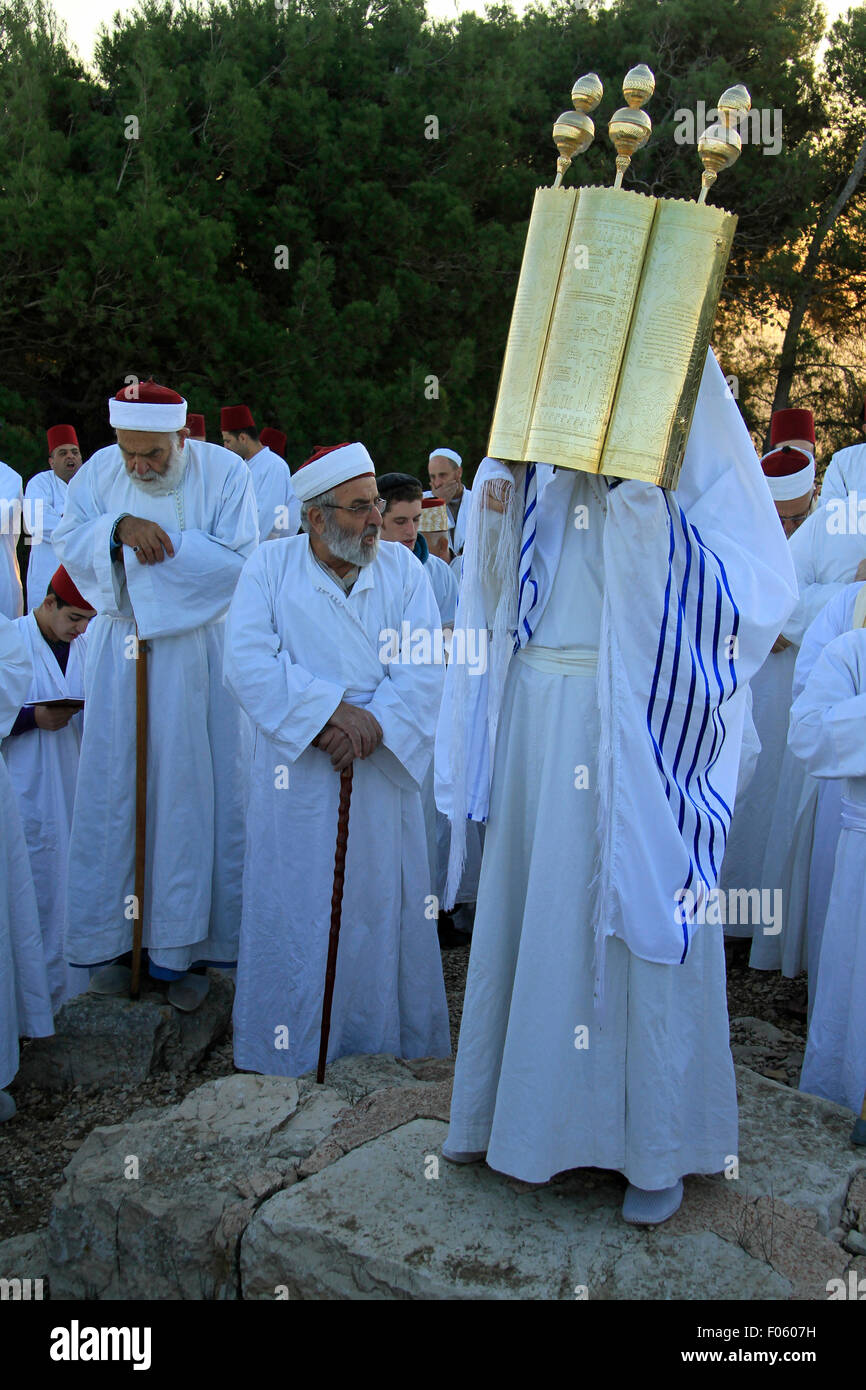 Samaria, Samaritan pilgrimage to Mount Gerizim done on Passover ...