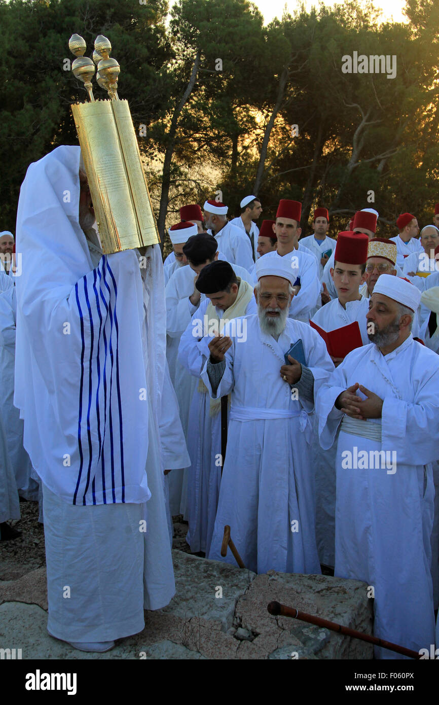 Samaria, Samaritan pilgrimage to Mount Gerizim done on Passover ...