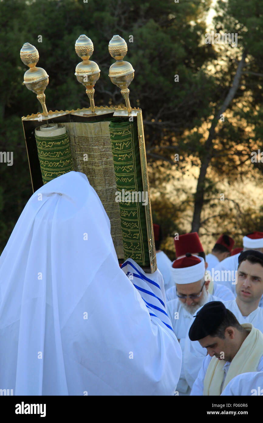 Samaria, Samaritan pilgrimage to Mount Gerizim done on Passover ...