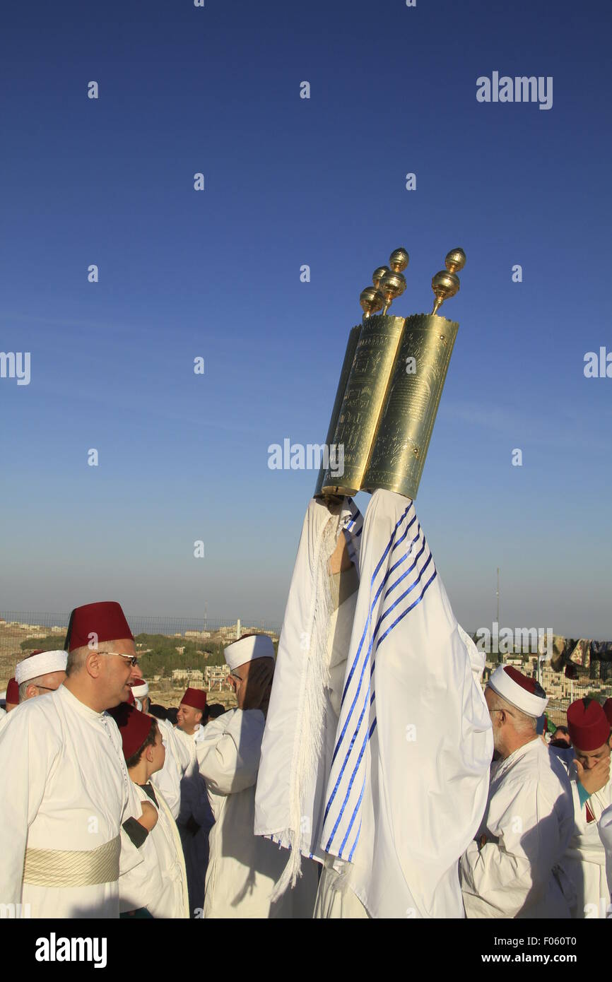 Samaria, Samaritan pilgrimage to Mount Gerizim done on Passover ...