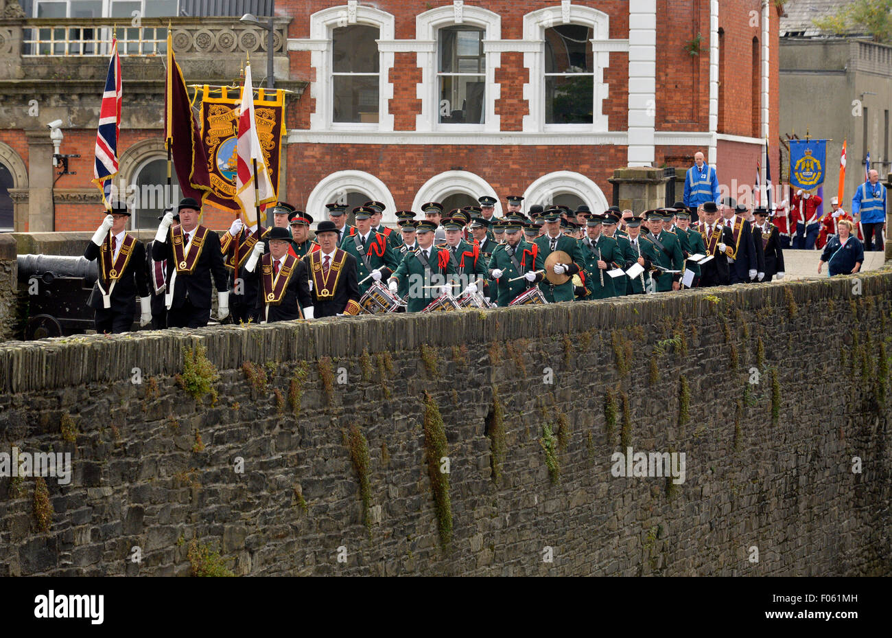 Siege of derry banners hi-res stock photography and images - Alamy