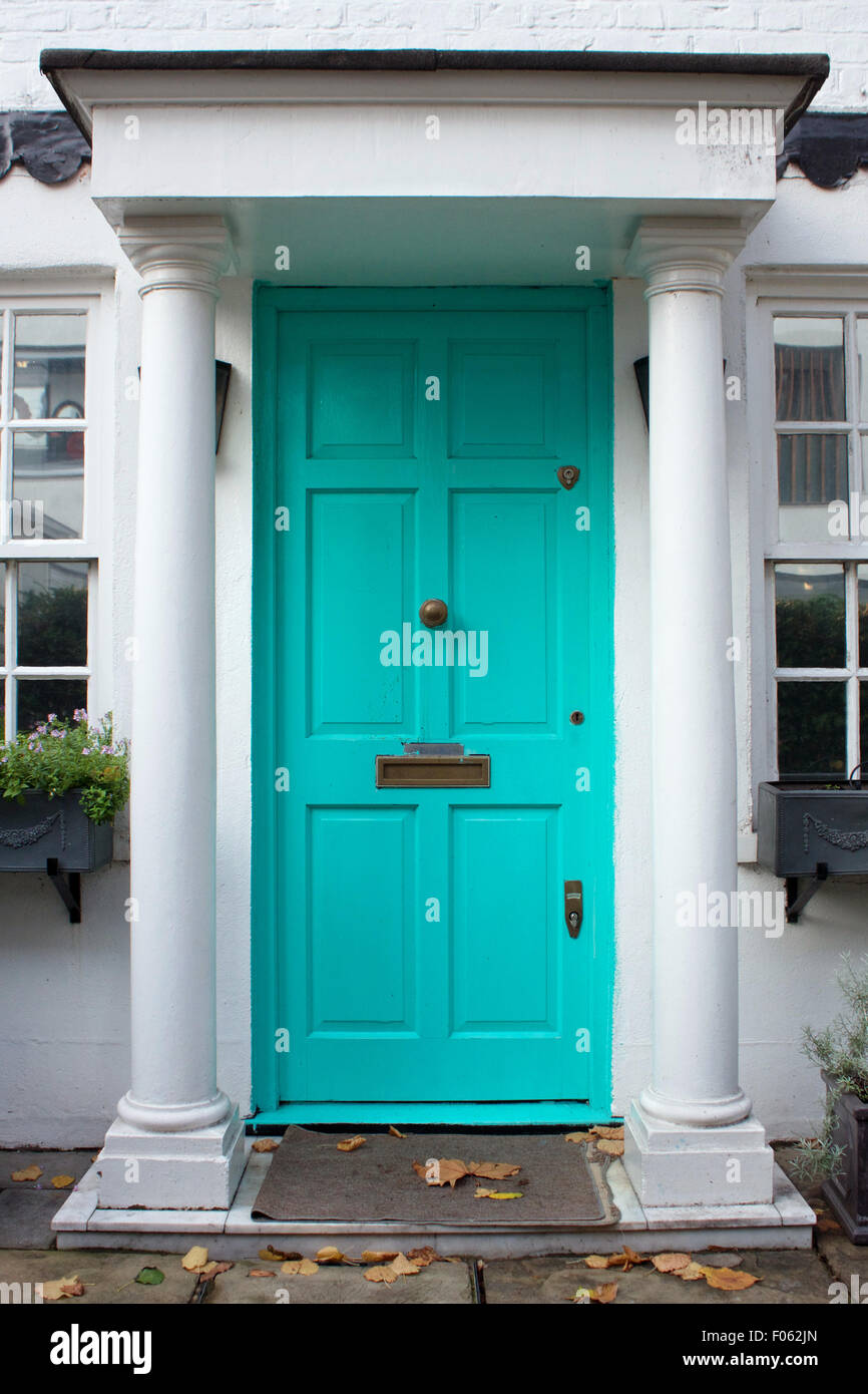 Turquoise front door hi-res stock photography and images - Alamy