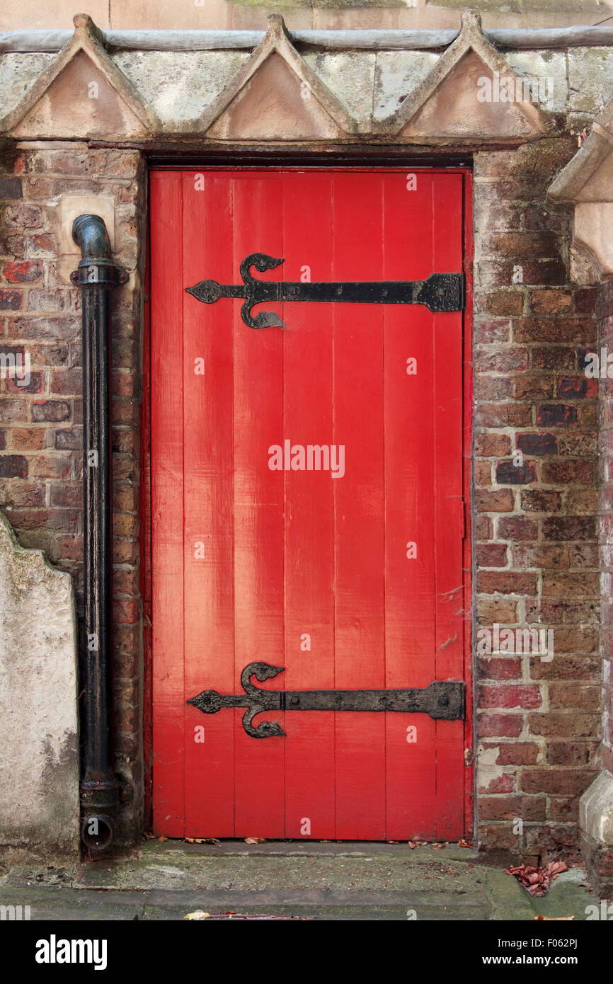 Red door hi-res stock photography and images - Alamy