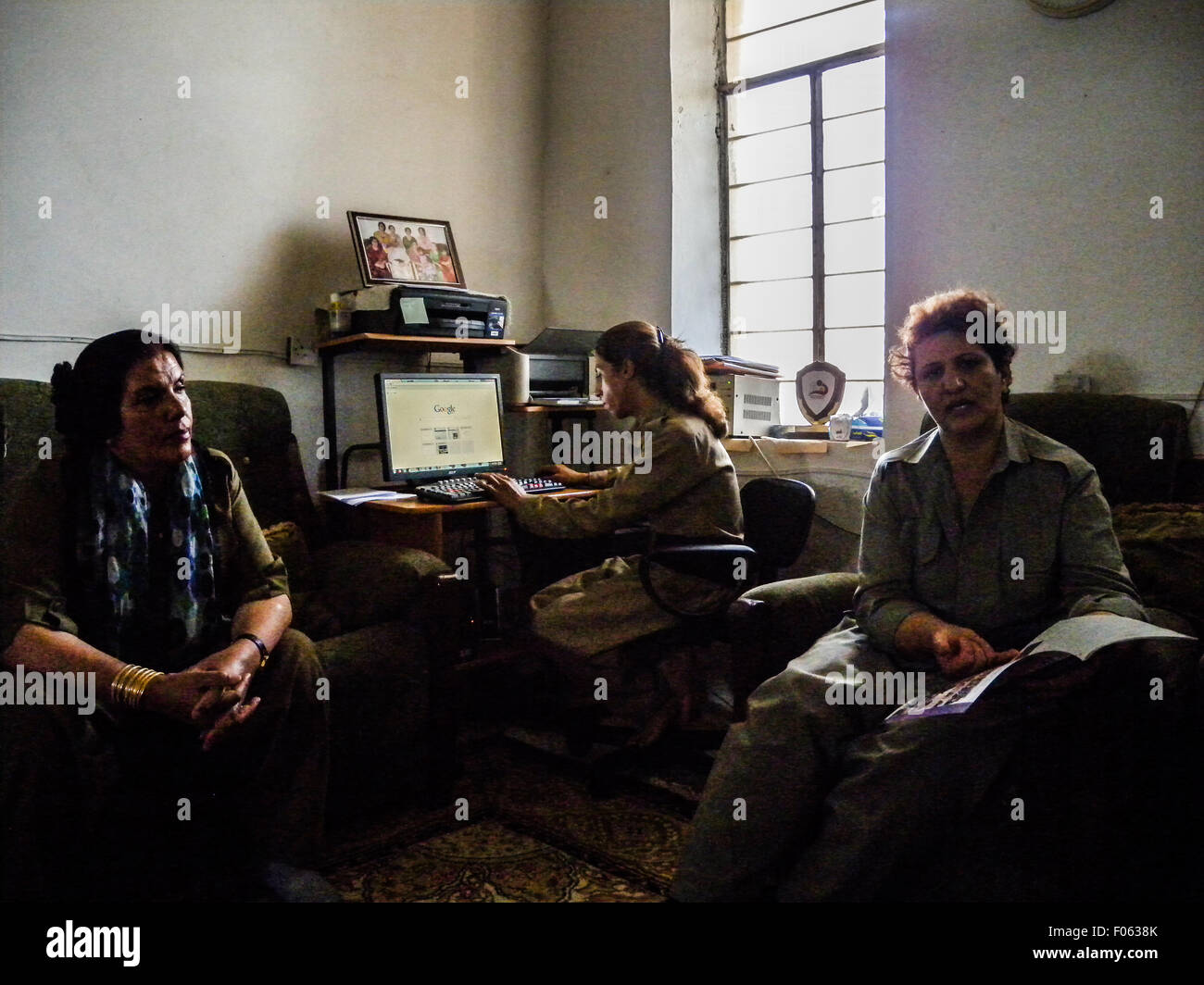 Kurdish female fighter hi-res stock photography and images - Alamy