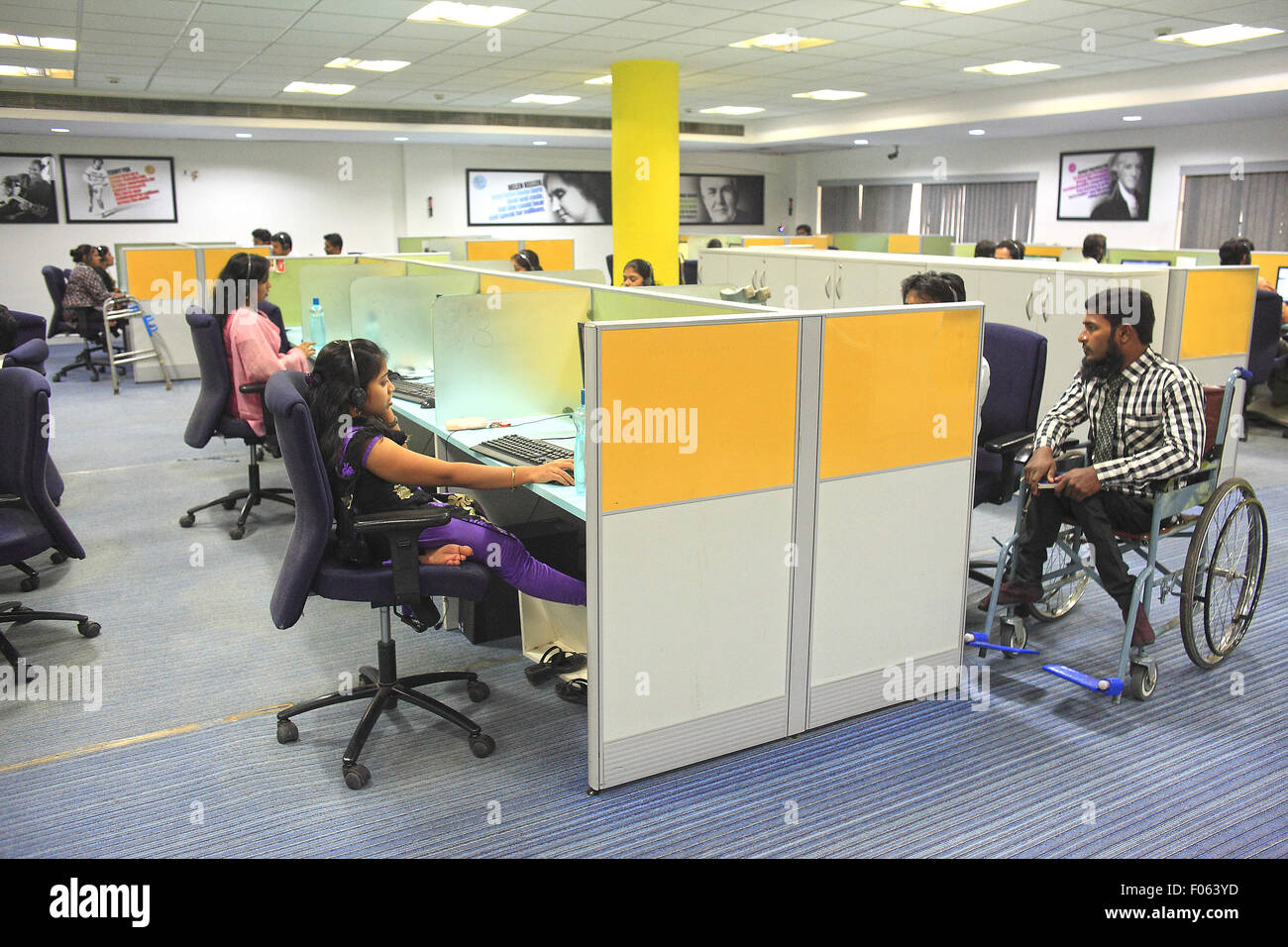 Disabled people at work in india hi-res stock photography and images ...