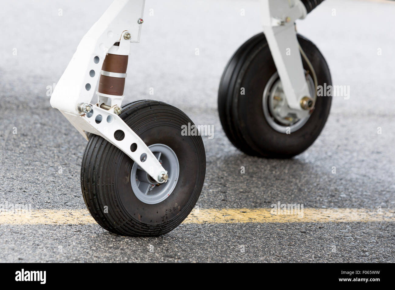 Propeller airplane hi-res stock photography and images - Alamy