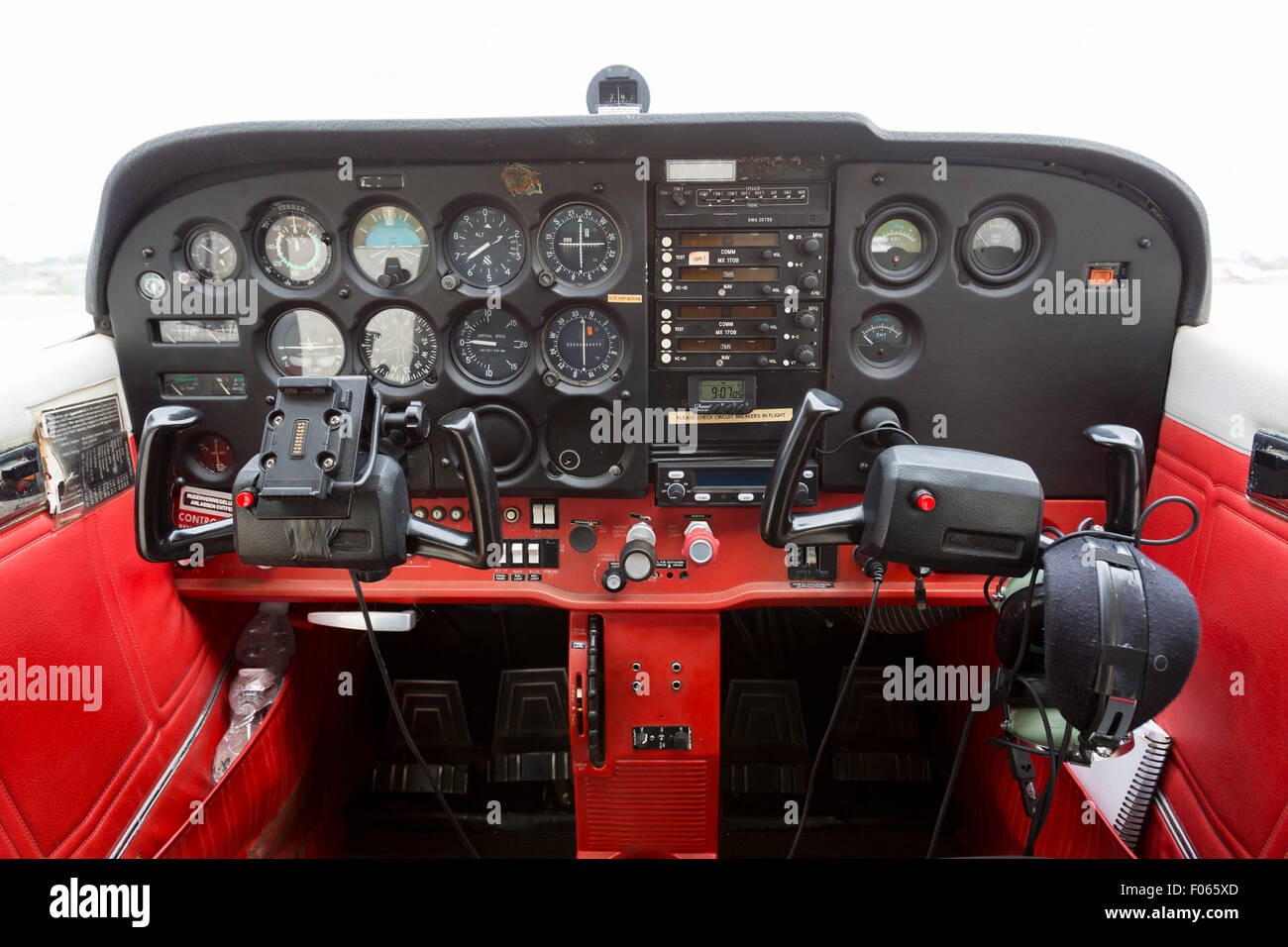 Airplane dashboard hi-res stock photography and images - Alamy