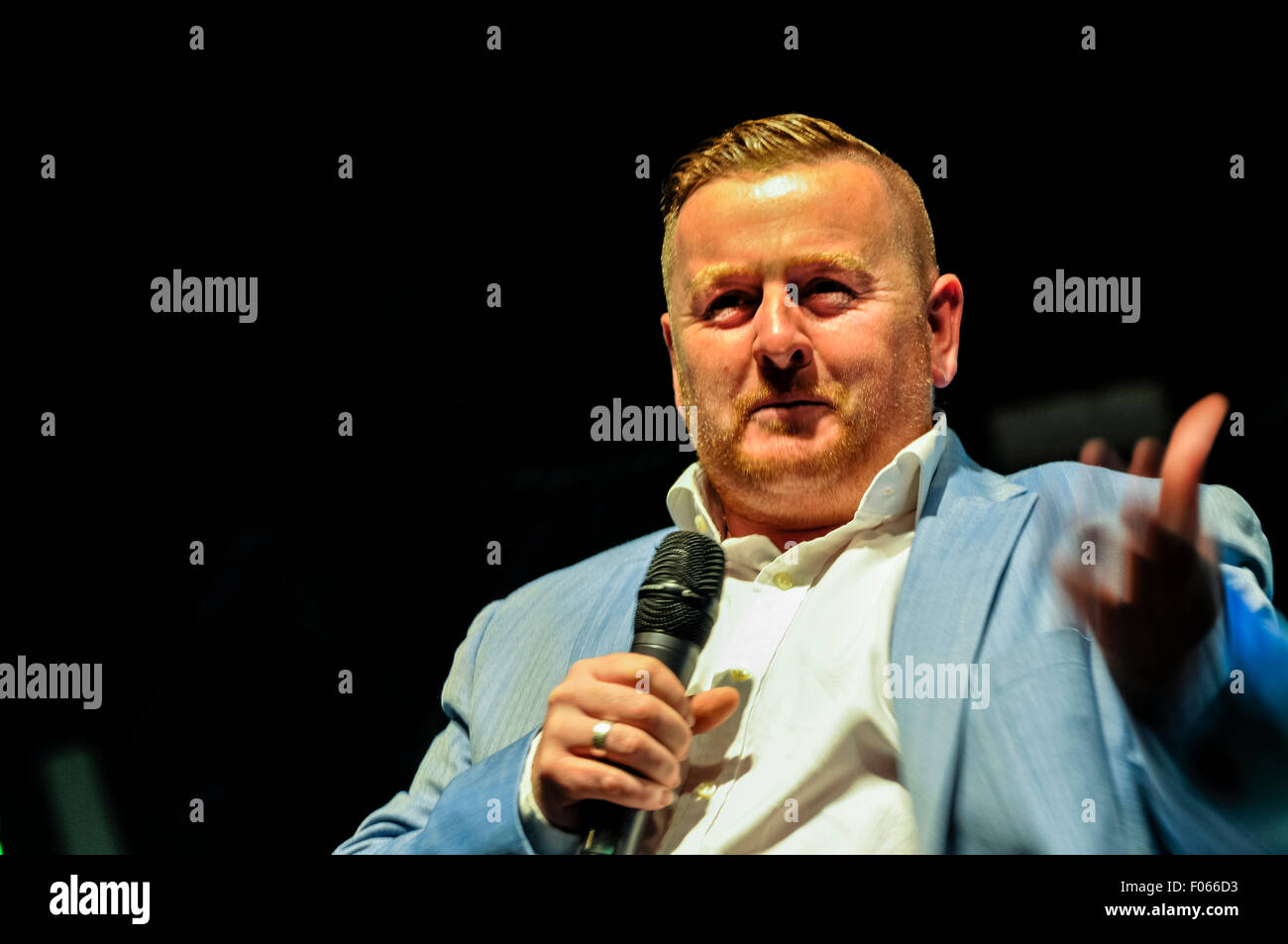 Black taxi belfast hi-res stock photography and images - Alamy