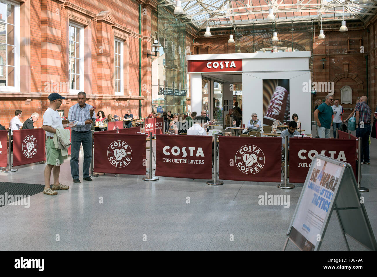 Railway platform nottingham station hi-res stock photography and images ...