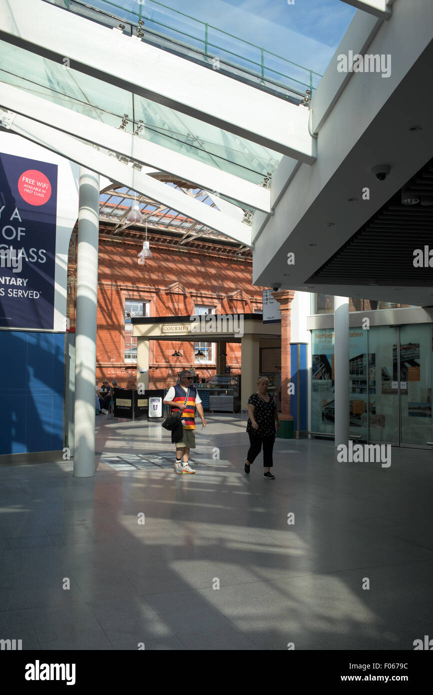 Railway platform nottingham station hi-res stock photography and images ...