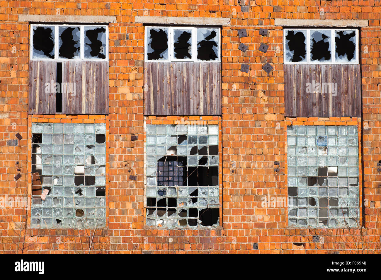 Bricks from ruined house hi-res stock photography and images - Alamy