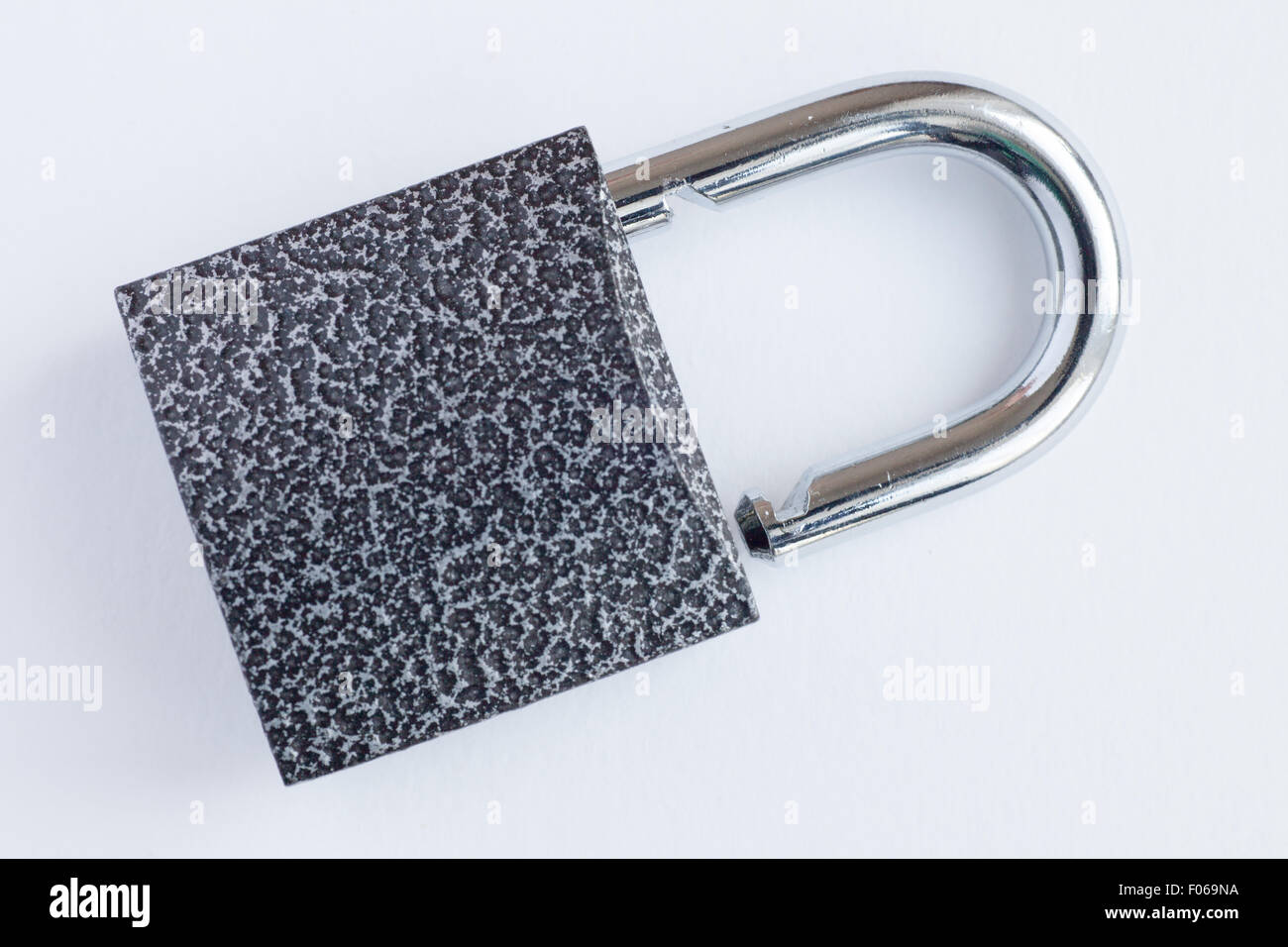 Metal padlock hi-res stock photography and images - Alamy