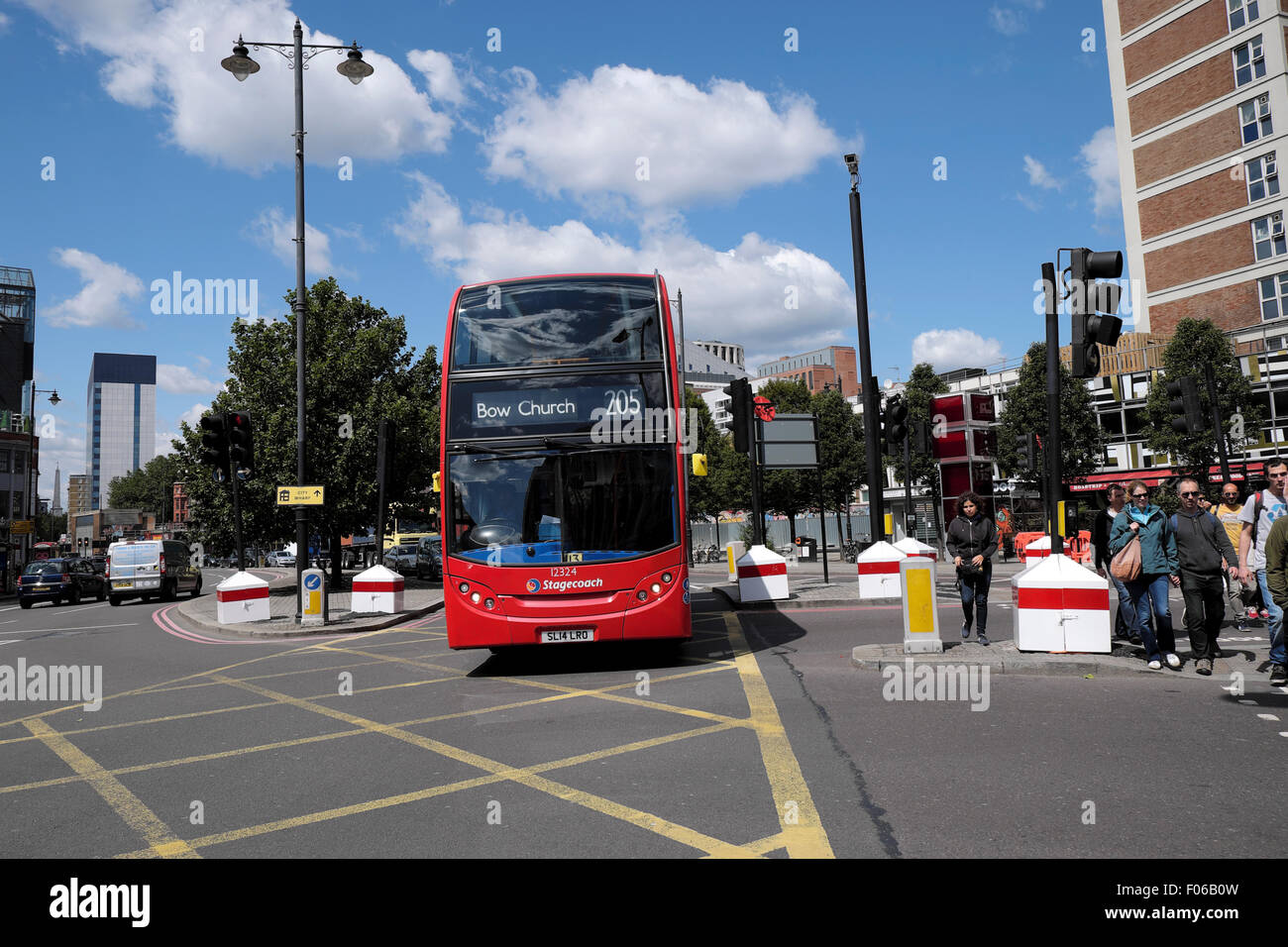London street bus buses 205 red hi-res stock photography and images - Alamy