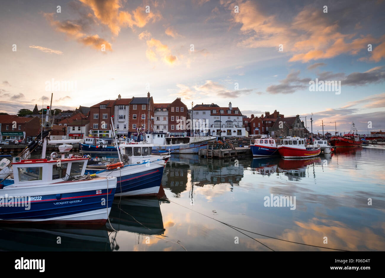 Whitby harbour hi-res stock photography and images - Alamy