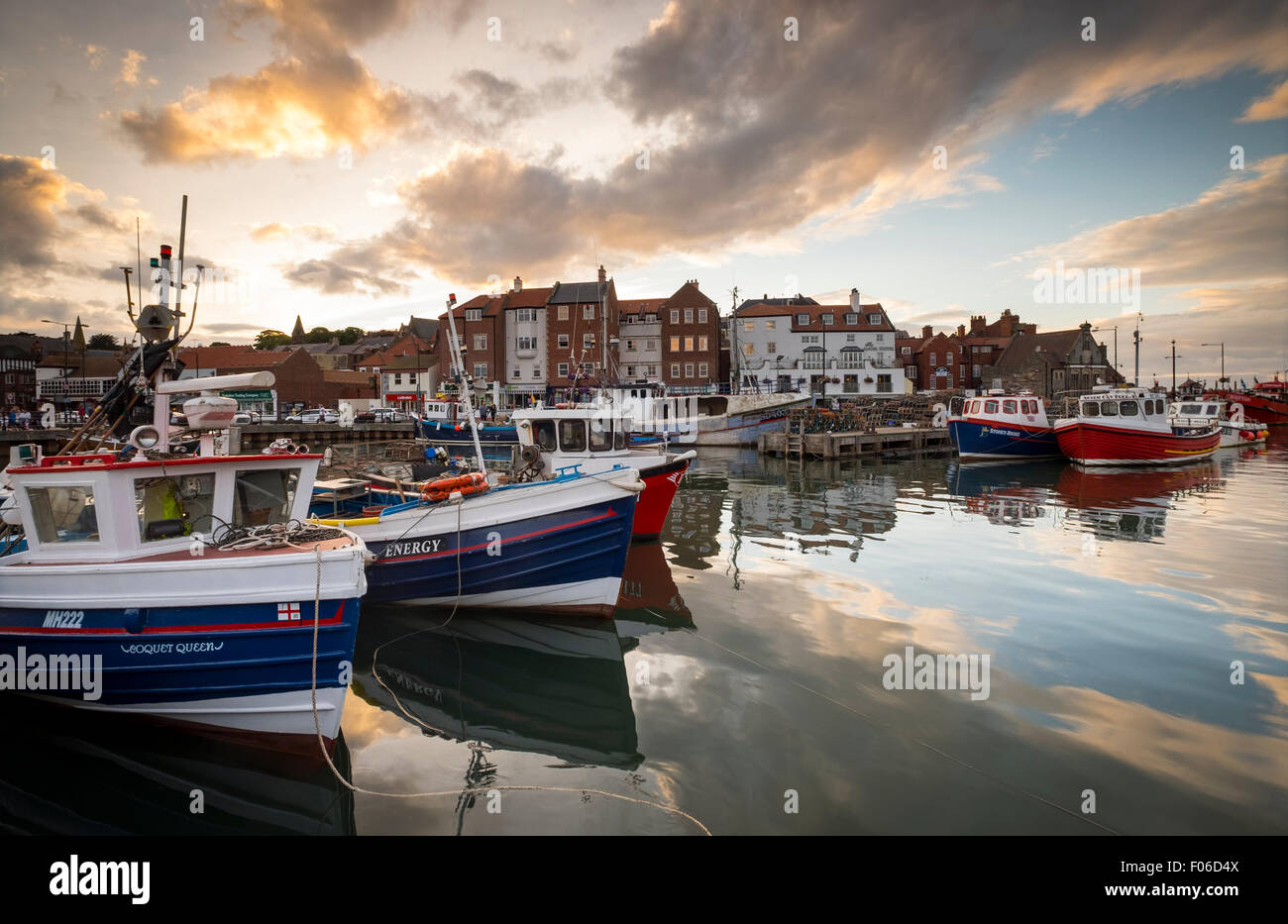 Whitby harbour hi-res stock photography and images - Alamy
