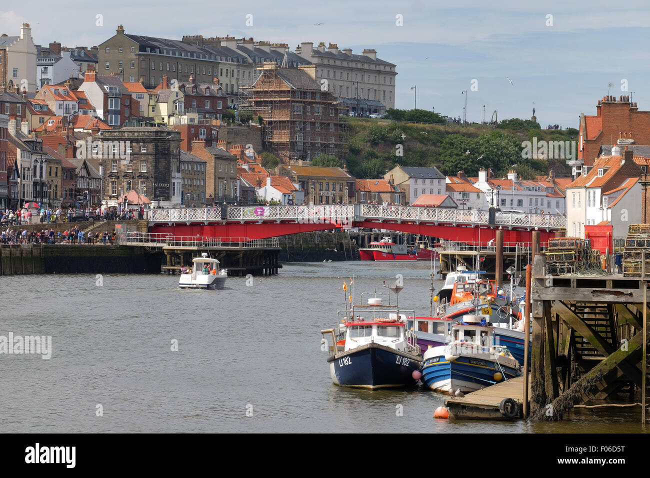 Whitby swing bridge summer hi-res stock photography and images - Alamy