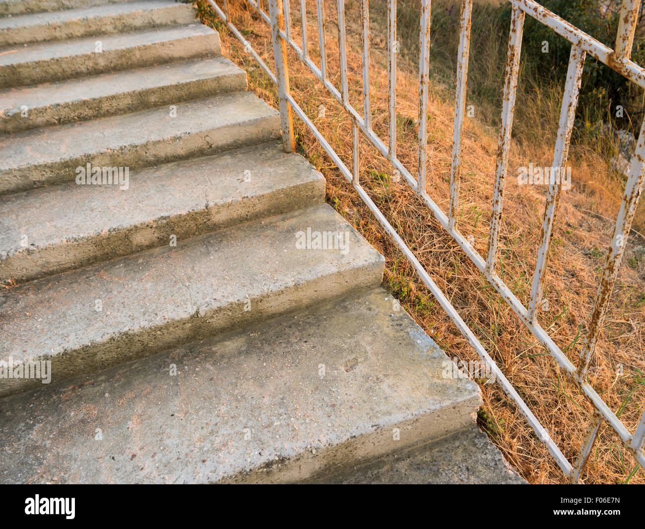 Concrete step barrier hi-res stock photography and images - Alamy