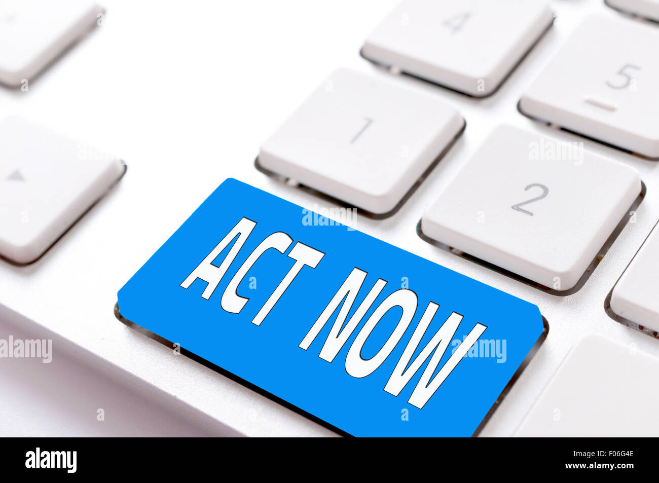 Act now button sign on the keyboard Stock Photo - Alamy