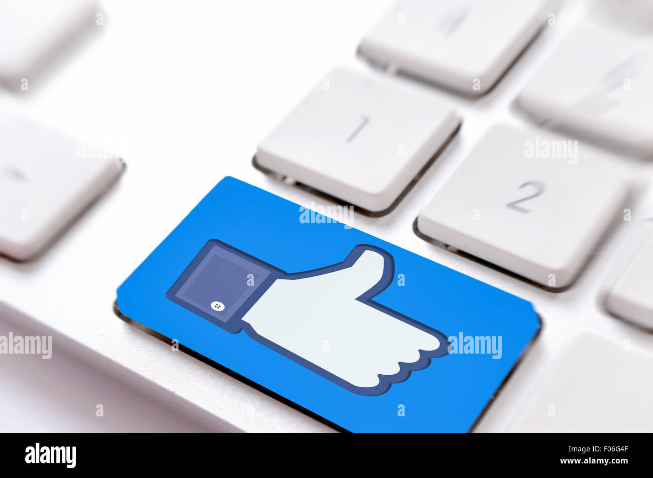 Like button sign on the keyboard Stock Photo - Alamy