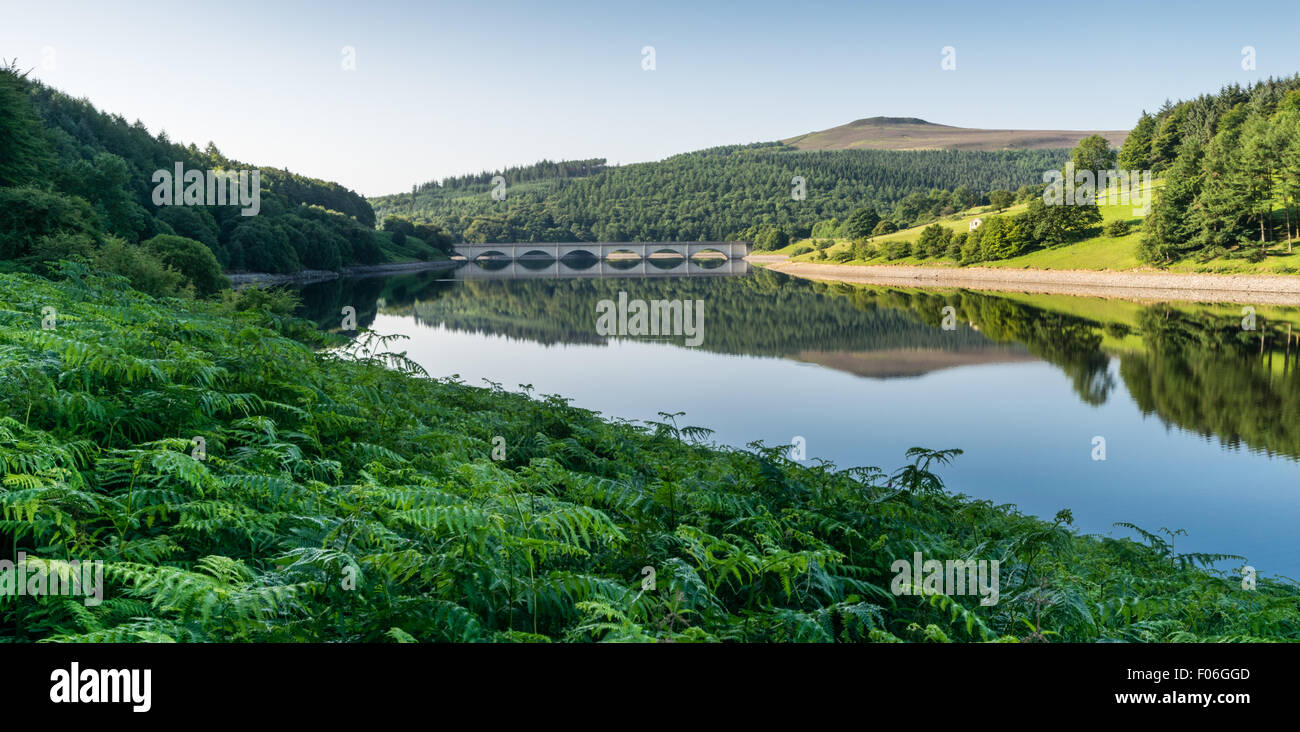 Derwent edge ladybower derwent edge ladybower reservoirs hi-res stock ...