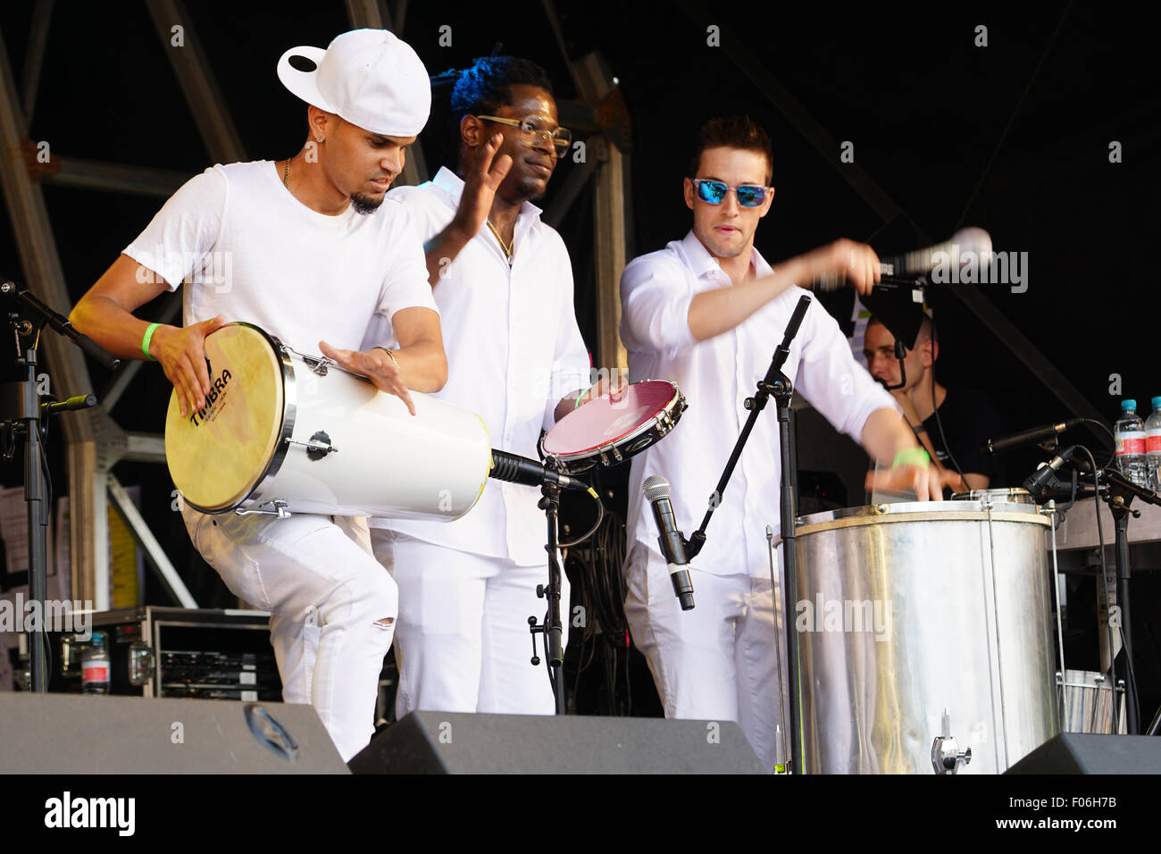 London, UK. 8th August, 2015. Samba Circle Amigos De Londres performs ...