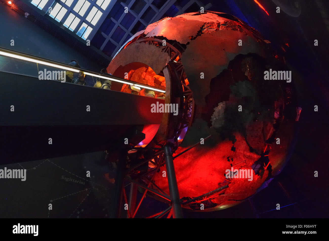 Natural history museum earth hall hi-res stock photography and images ...