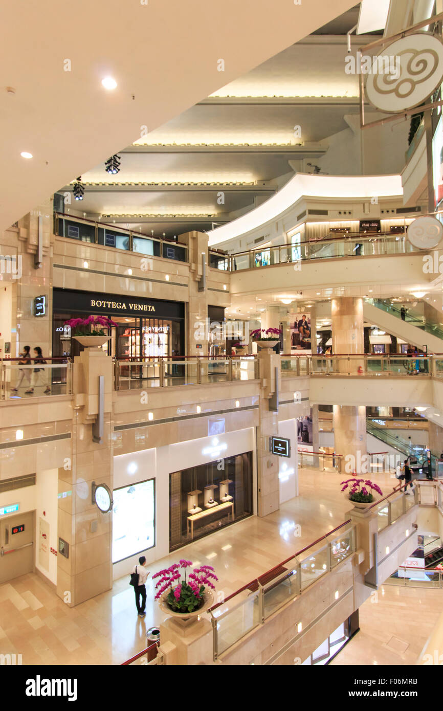 Shopping mall inside taipei 101 hi-res stock photography and images - Alamy