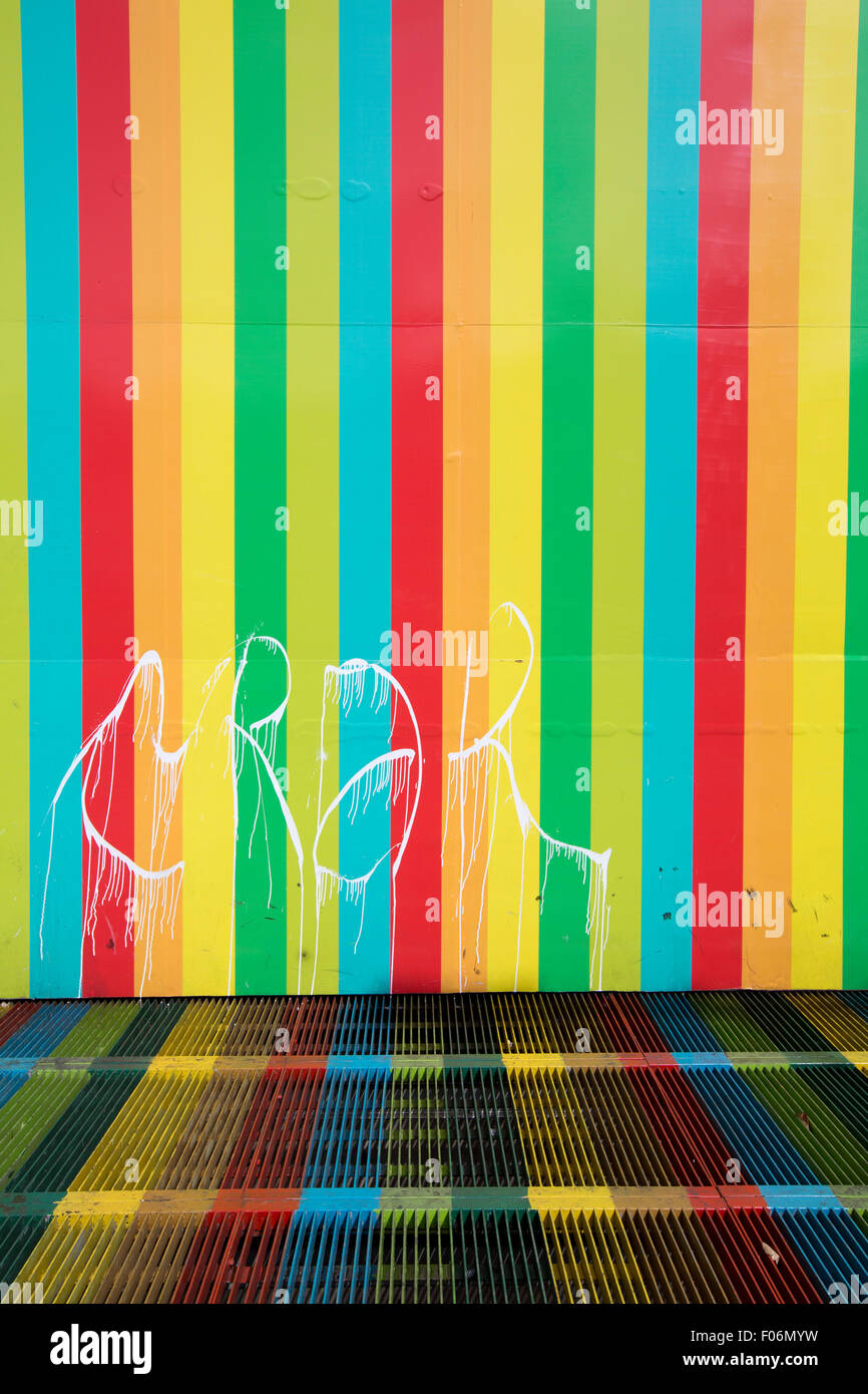 Lines on wall hi-res stock photography and images - Alamy