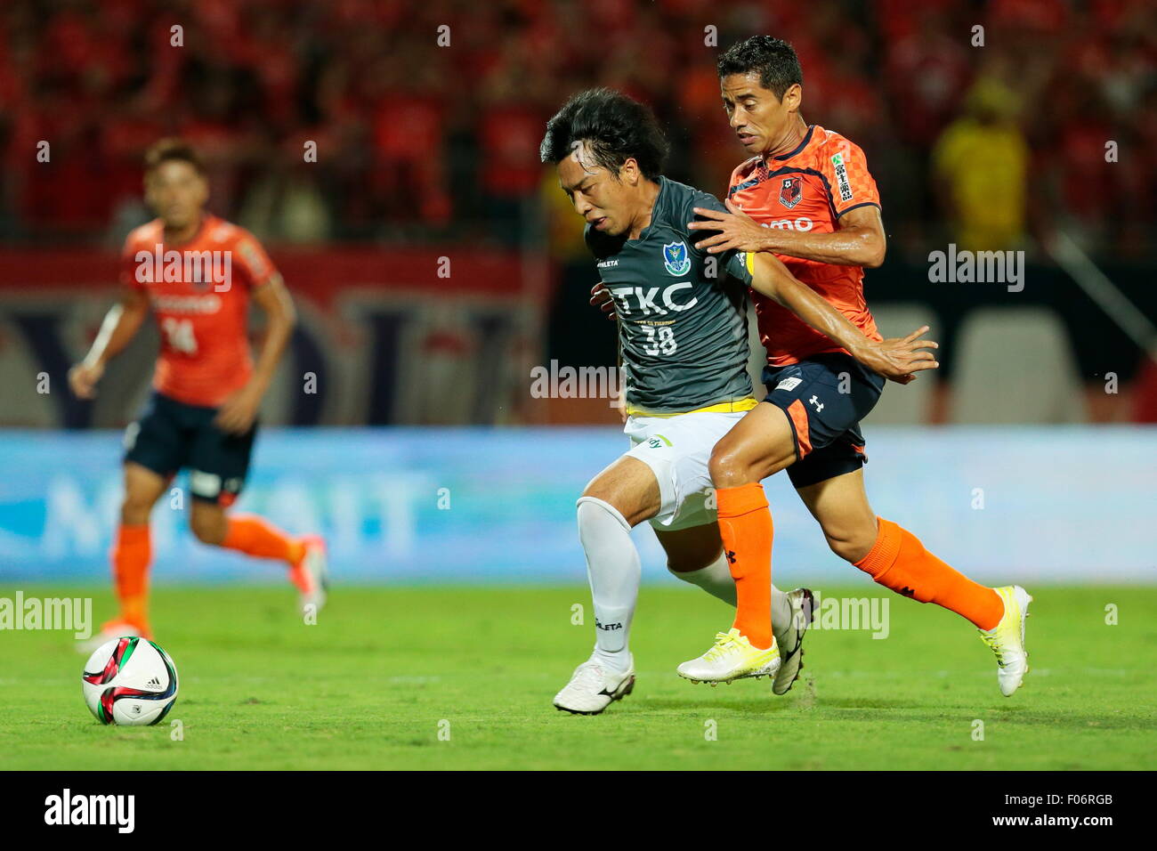 NACK5 Stadium Omiya, Saitama, Japan. 8th Aug, 2015. (L to R) kenya Nakami (Tochigi SC ...