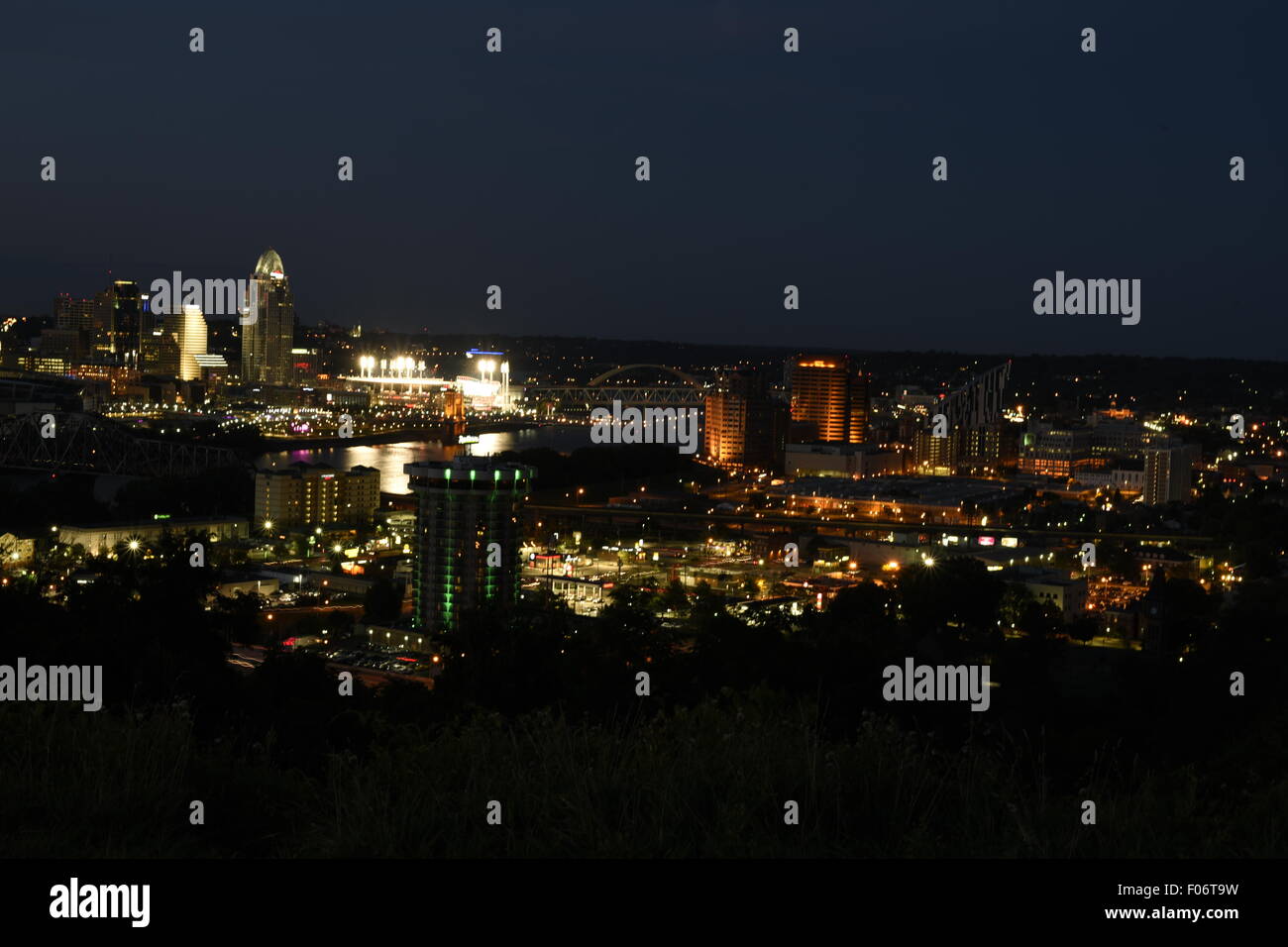Cincinnati skyline at night Stock Photo - Alamy