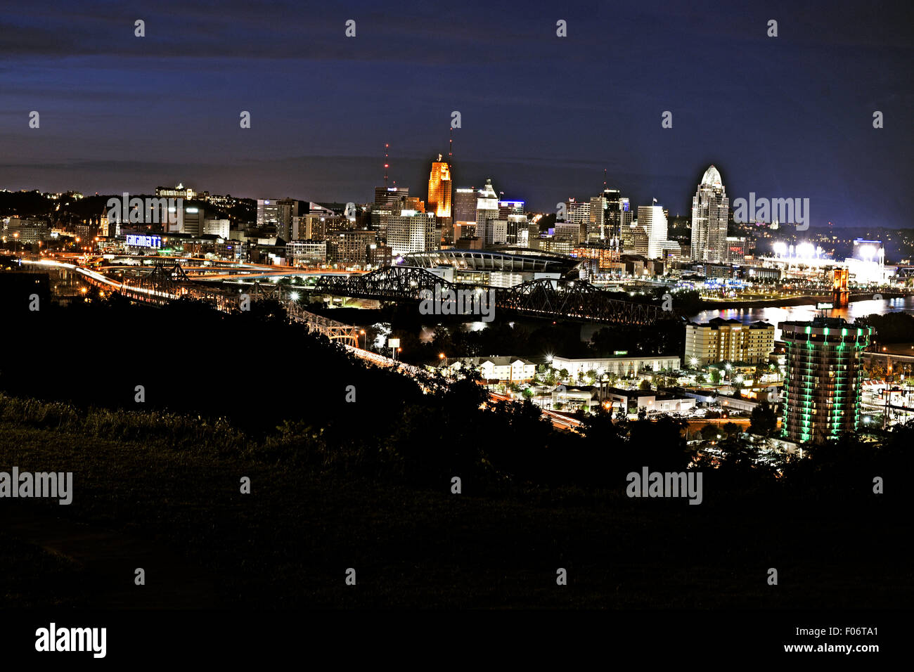 Cincinnati skyline hi-res stock photography and images - Alamy